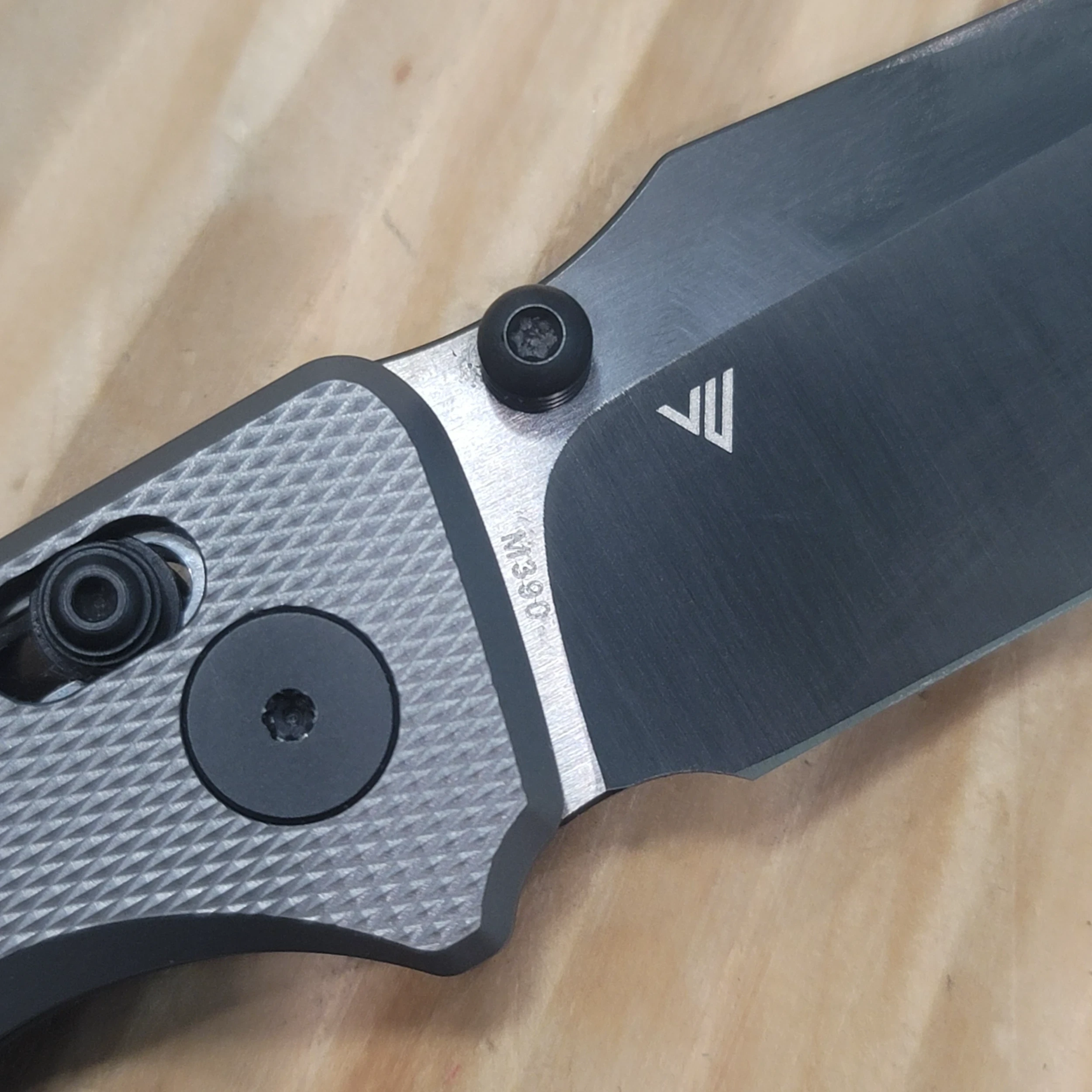 Bladebinge - Miguron Vane II DLC Over belt satin M390 PVD Titanium