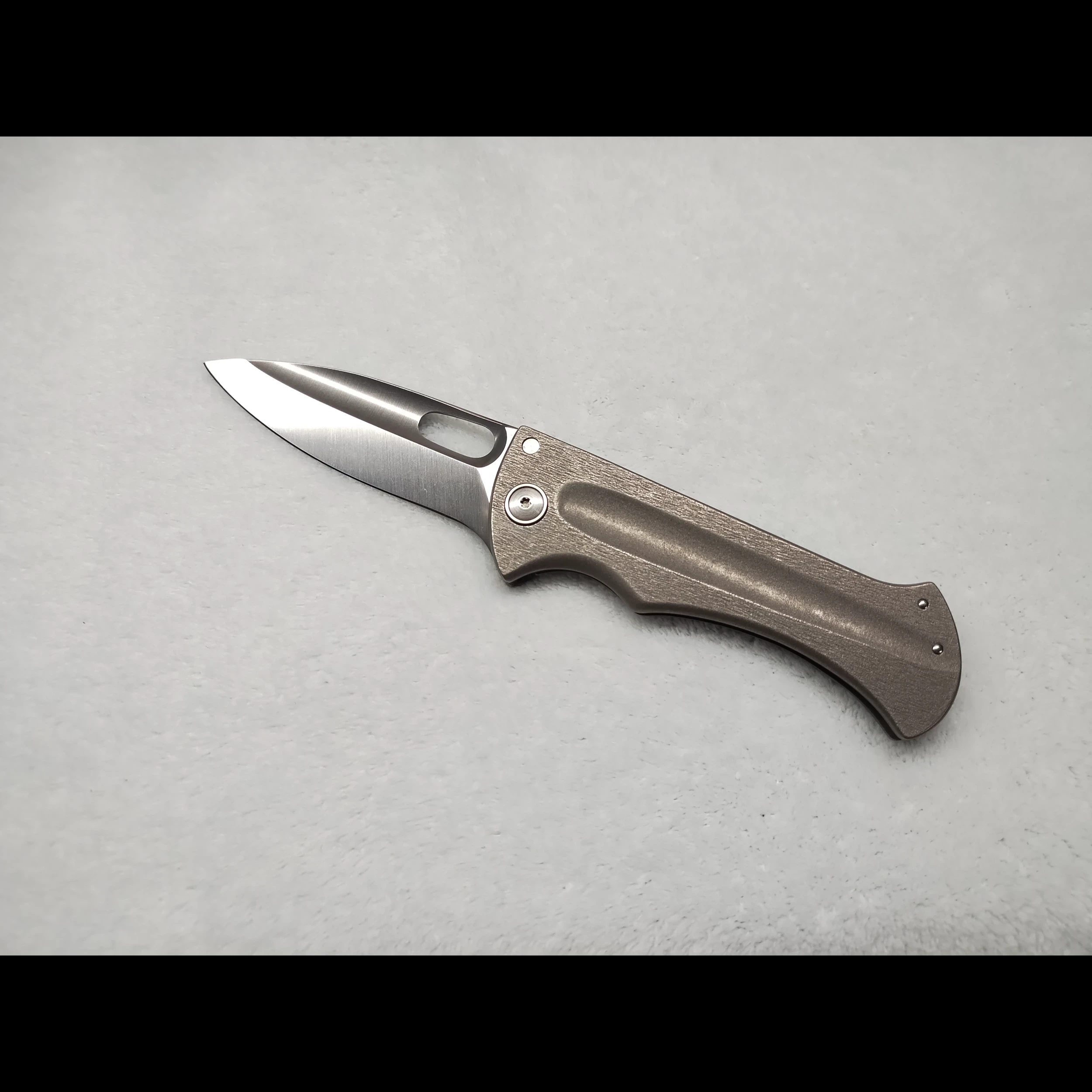 Bladebinge - John Gray/Tracker Dan Custom Bloodshark