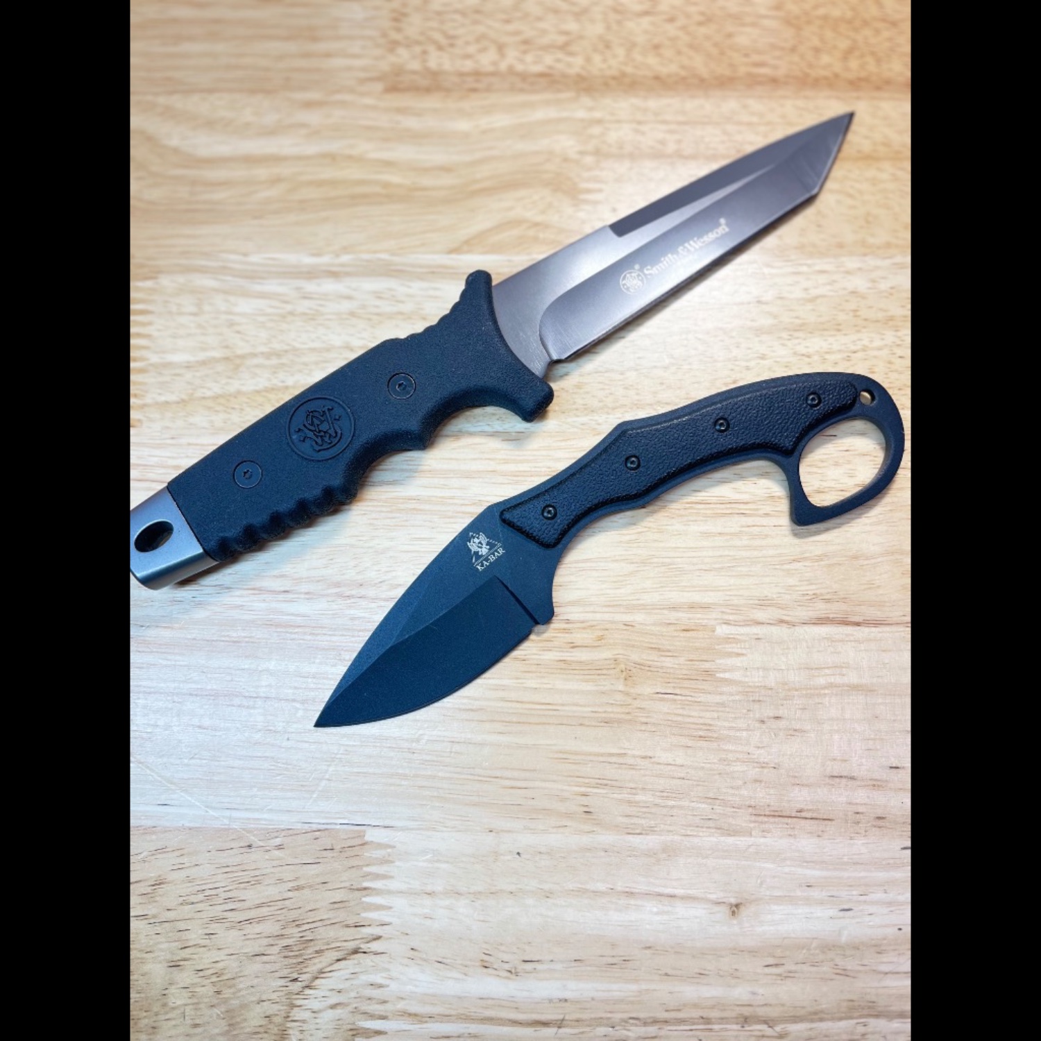 Bladebinge - K-BAR an S&W Fixed Blade Knife