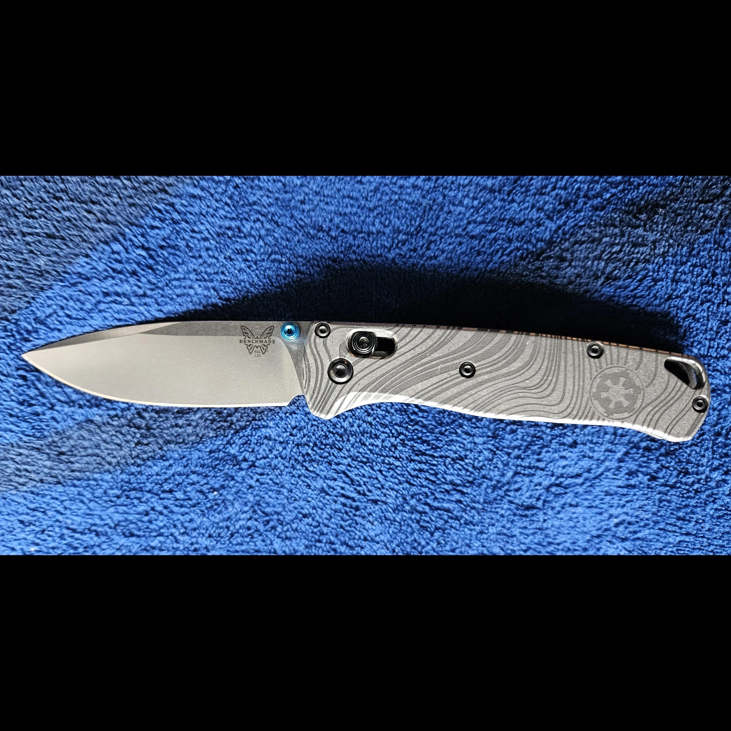 Bladebinge - Benchmade Bugout S30V Beskar Pattern Titanium Scales