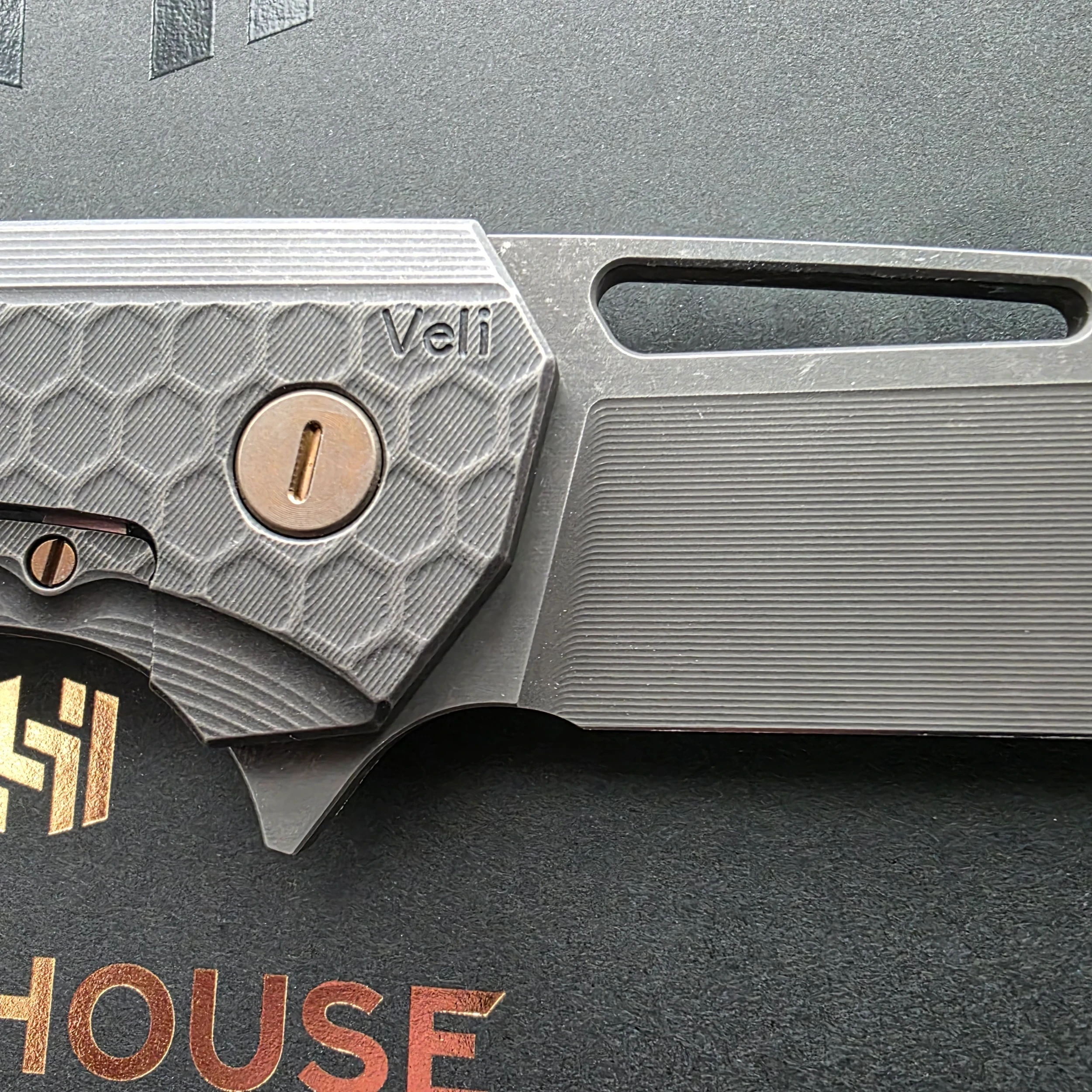 Bladebinge - Hog House Knives Custom Veli