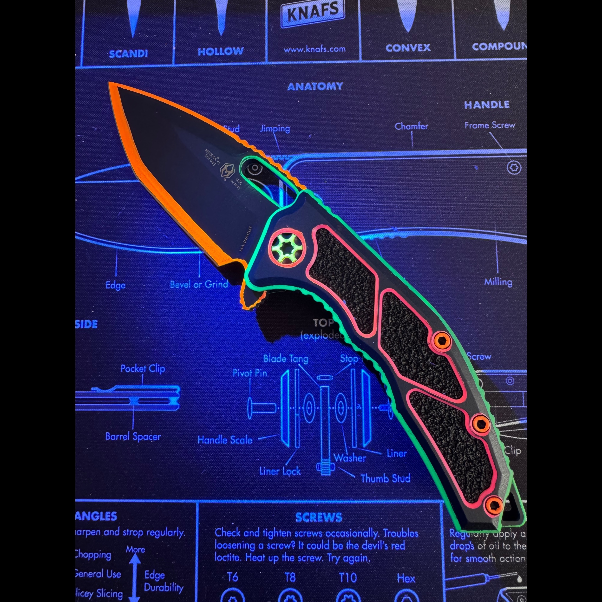 Bladebinge - #18 - Heretic Medusa 80s Neon Cel-Shade Tanto - BROP ...