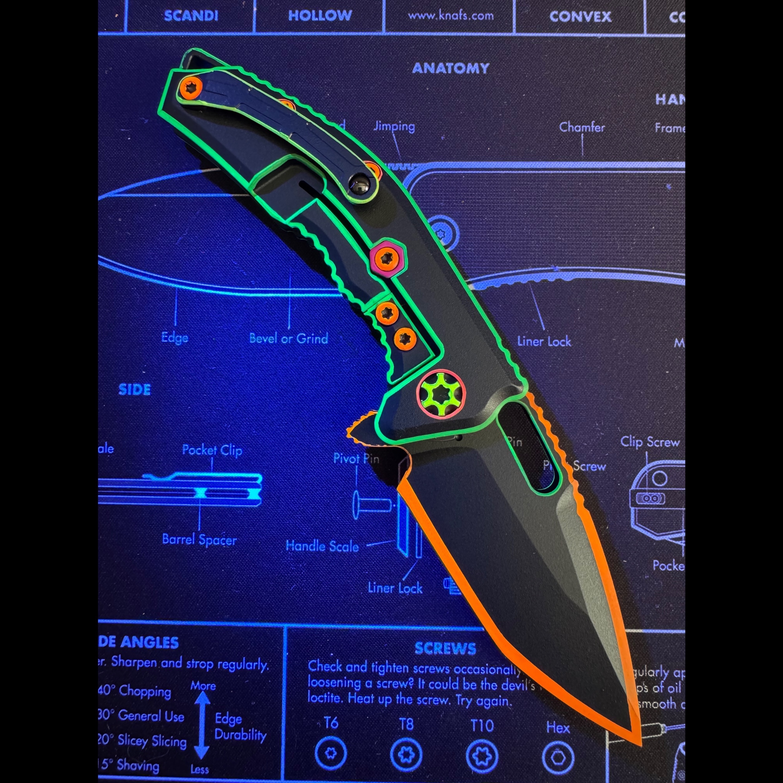 Bladebinge - #18 - Heretic Medusa 80s Neon Cel-Shade Tanto - BROP ...