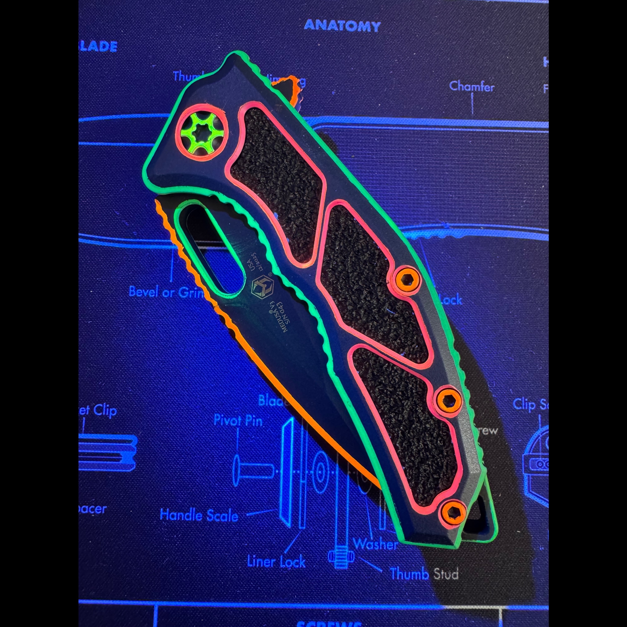 Bladebinge - #18 - Heretic Medusa 80s Neon Cel-Shade Tanto - BROP ...