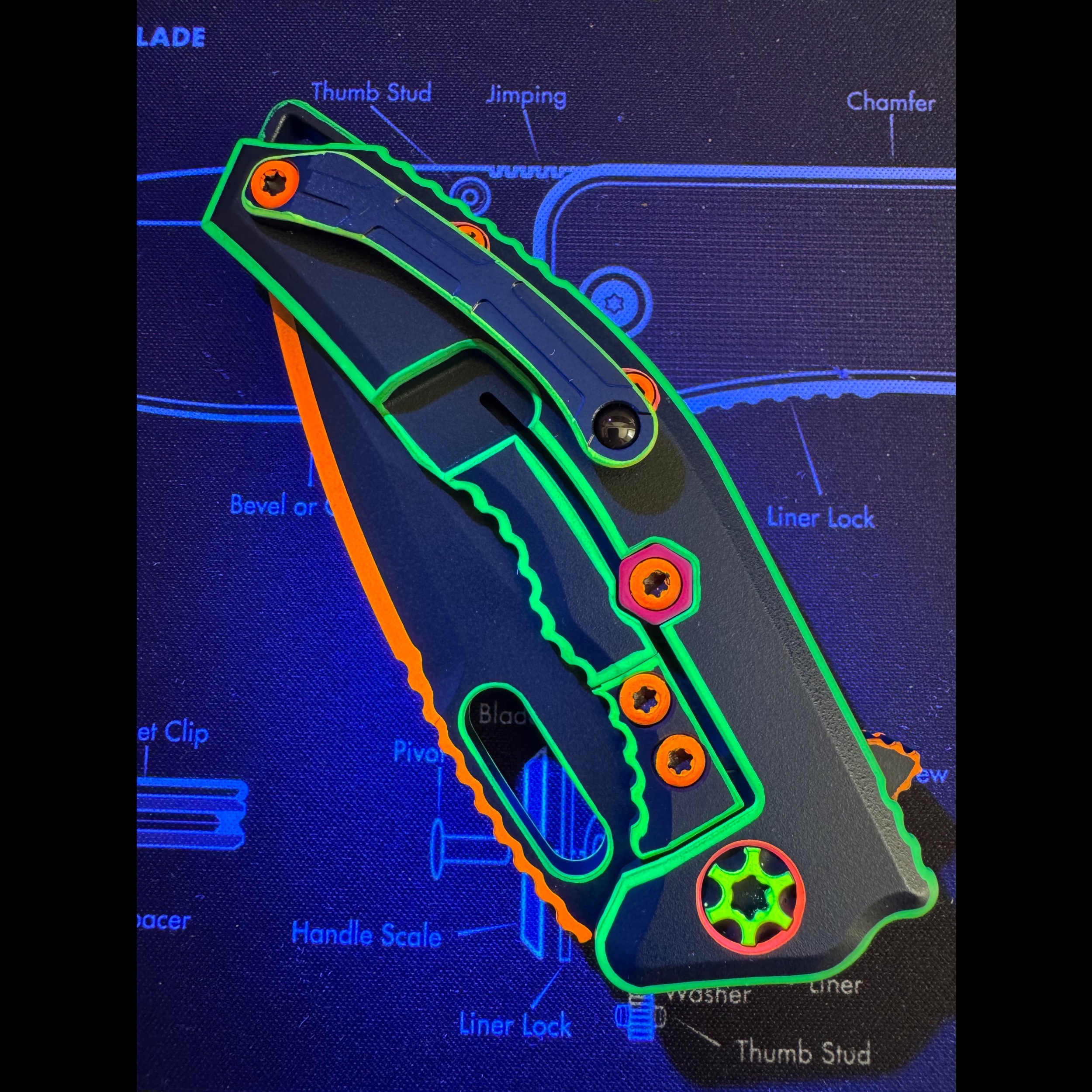 Bladebinge - #18 - Heretic Medusa 80s Neon Cel-Shade Tanto - BROP ...