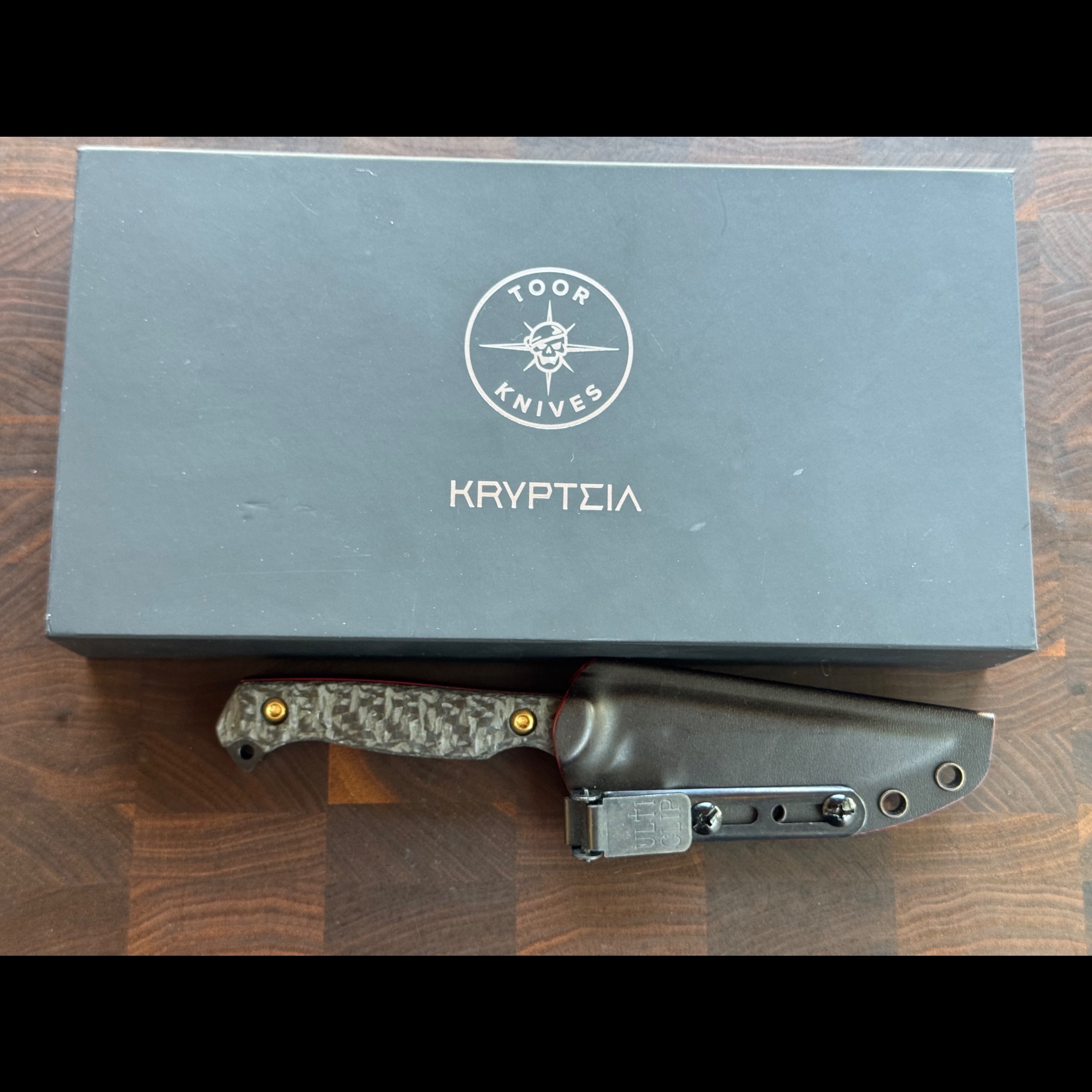 Bladebinge - Toor Knives Krypteia Heavy Metal Edition M4 Carbon Fiber