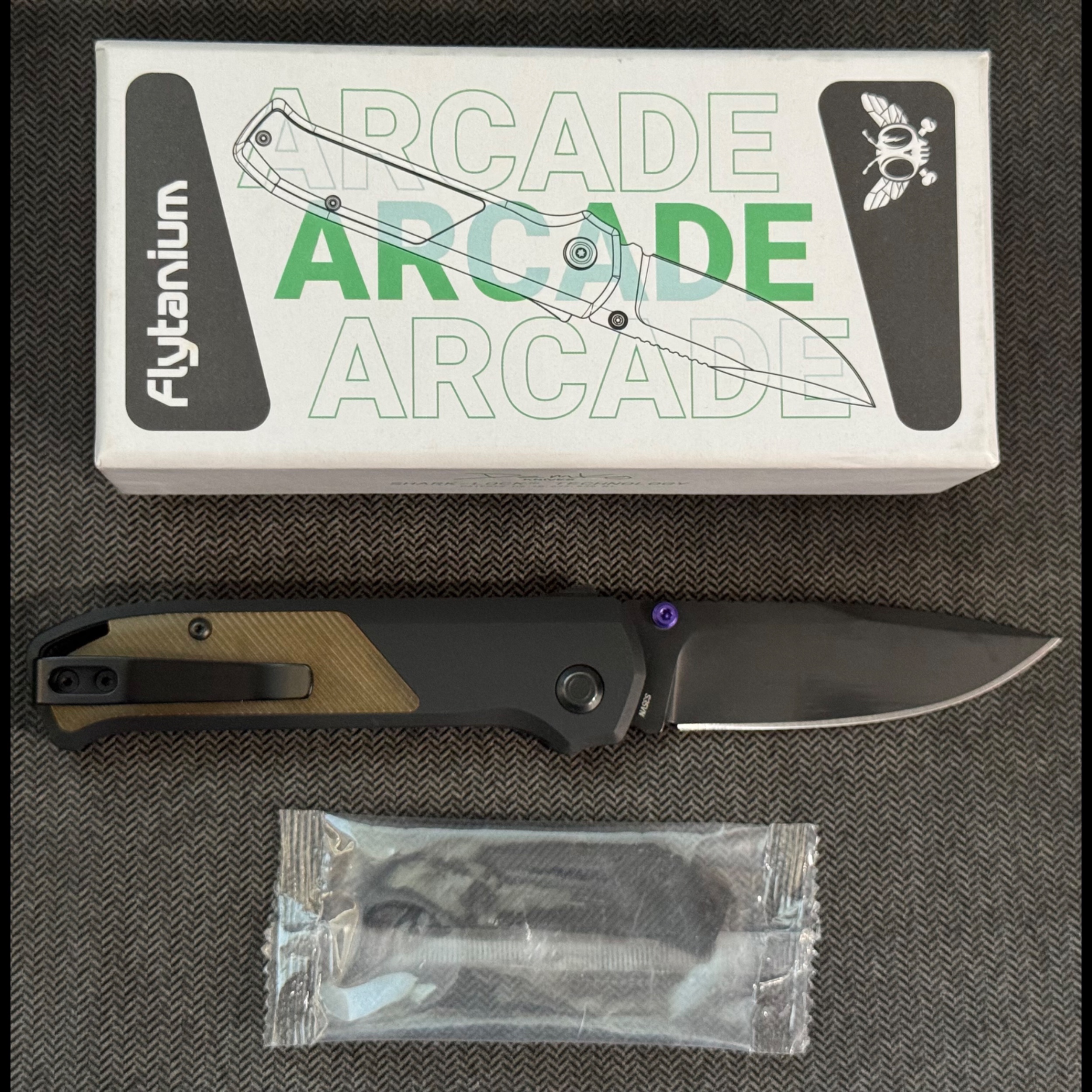 Bladebinge - Flytanium Arcade Shark-Lock Knife Black w/ Ultem (3.2 ...