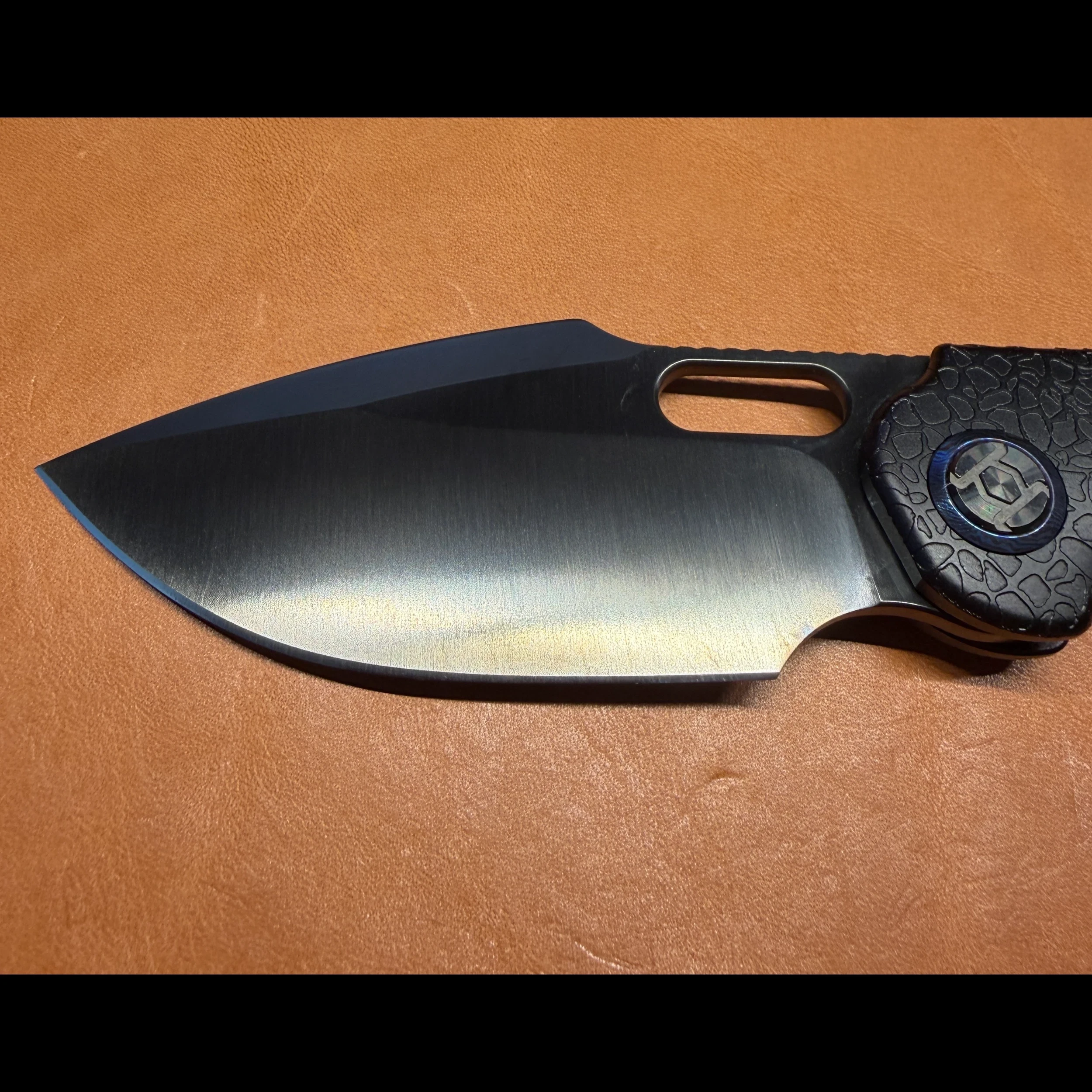 Bladebinge - Kunwu Knives Gringo Verta Lock Honeydew Texture Full Black