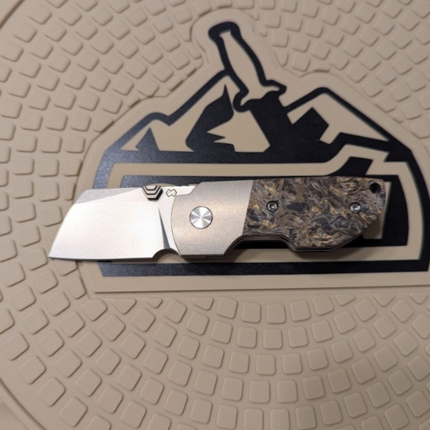 Bladebinge - Matsey Striga Dark Matter Gold Fat Carbon / M390 Blade