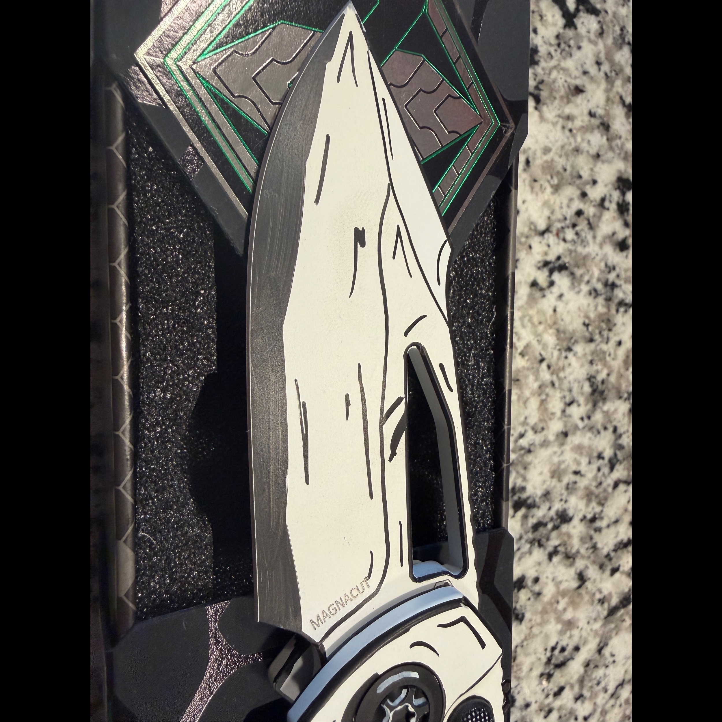 Bladebinge - Heretic Pariah White Cell Shade