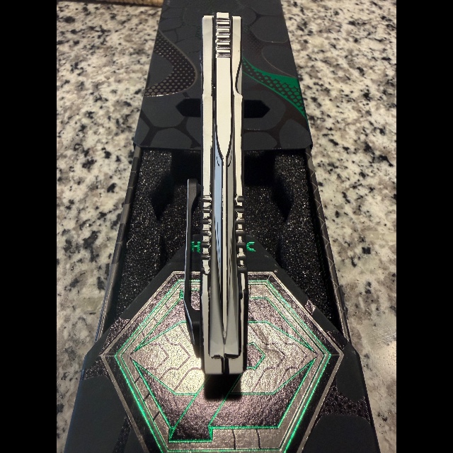 Bladebinge - Heretic Pariah White Cell Shade