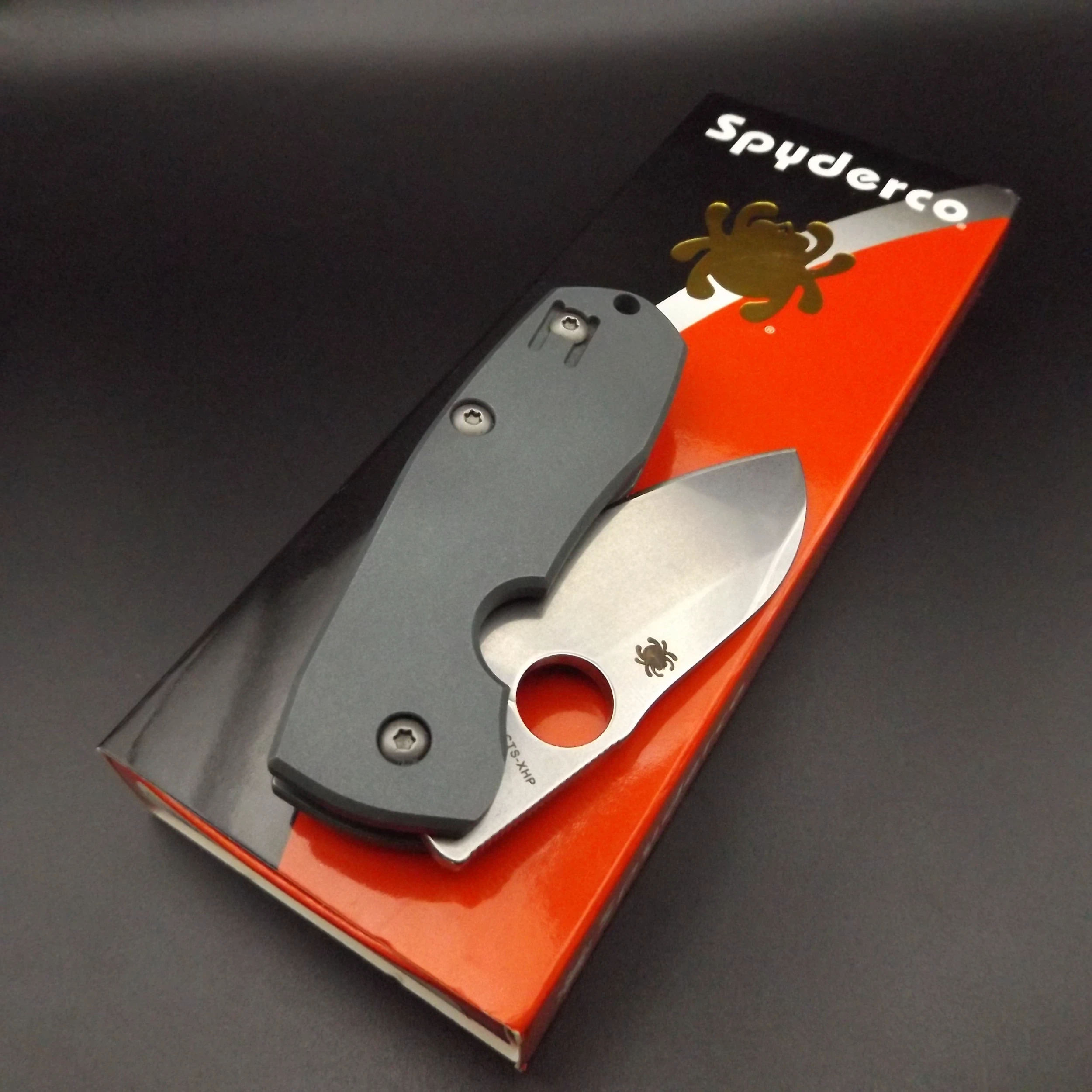 Bladebinge - Spyderco Techno 2 and Spyderco Positron