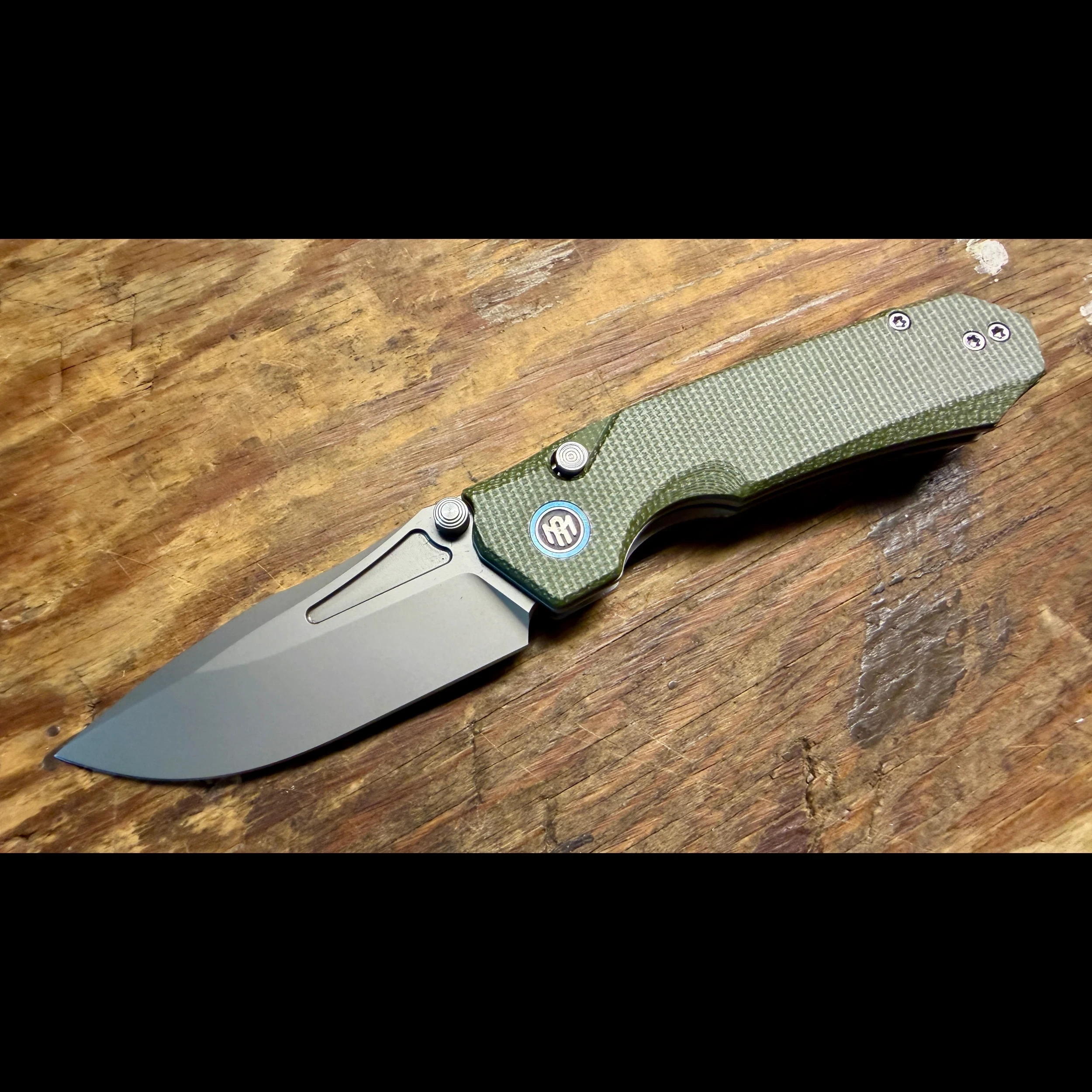 Bladebinge - REMETTE Rhino Button + Liner Lock Knife Green Micarta ...