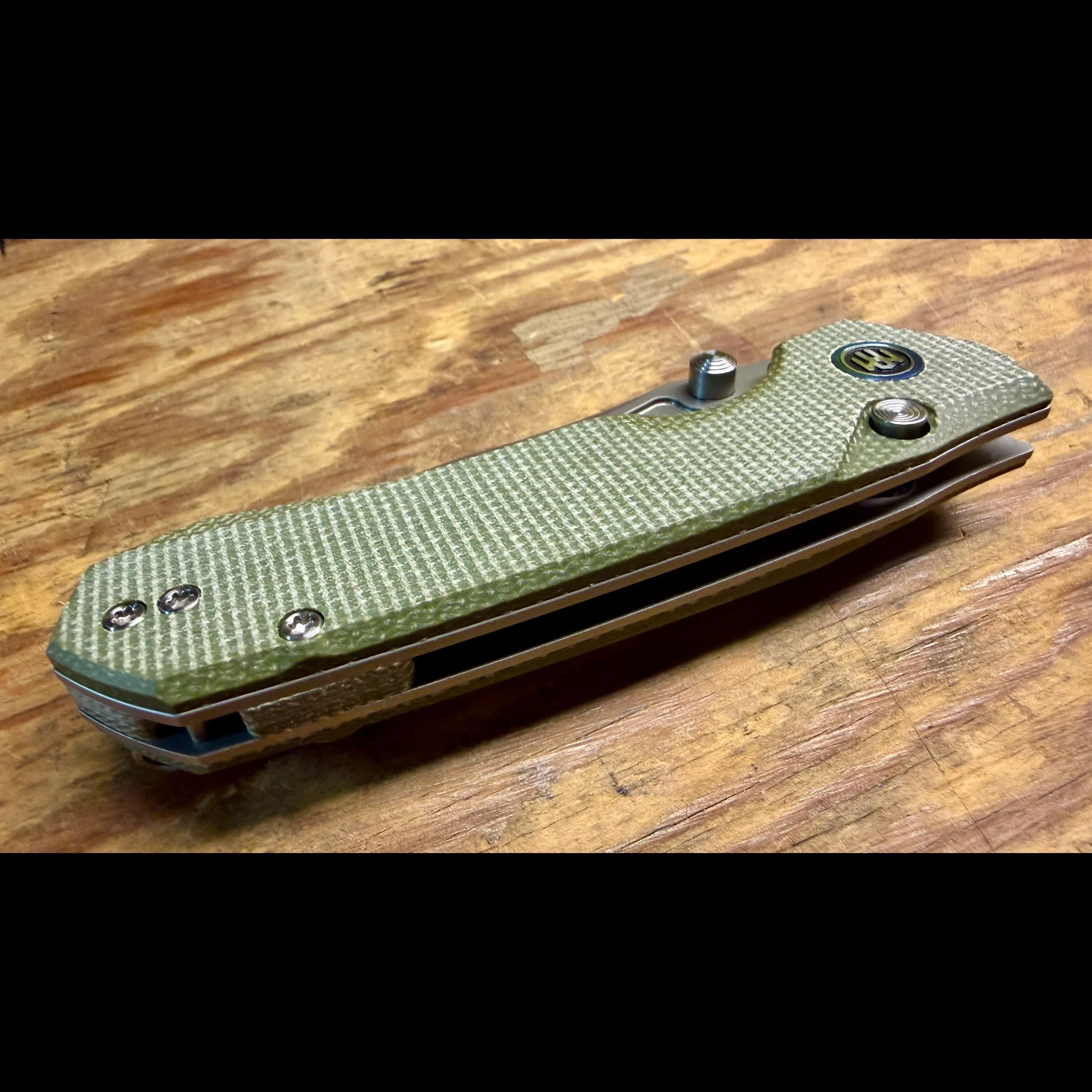 Bladebinge - REMETTE Rhino Button + Liner Lock Knife Green Micarta ...