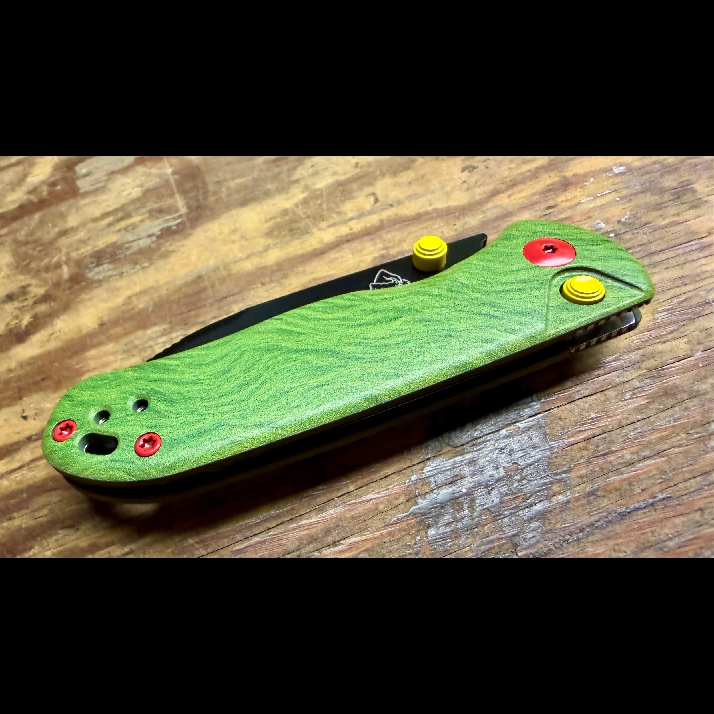 Bladebinge - KIZER DROP BEAR 2 - Christmas Blade City Exclusive