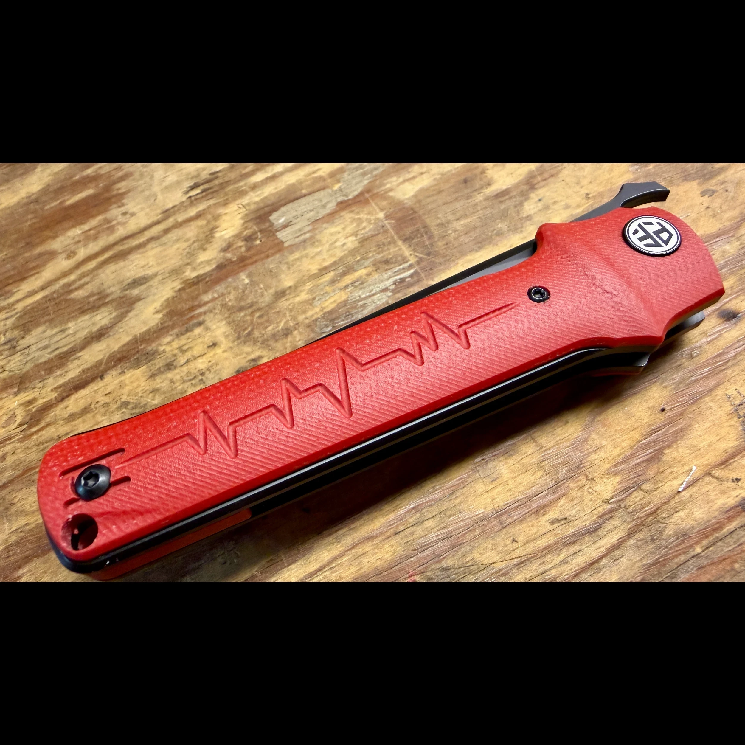 Bladebinge - PETRIFIED FISH PFB04 Tena, Tanto BW D2 Blade, Red G10 ...