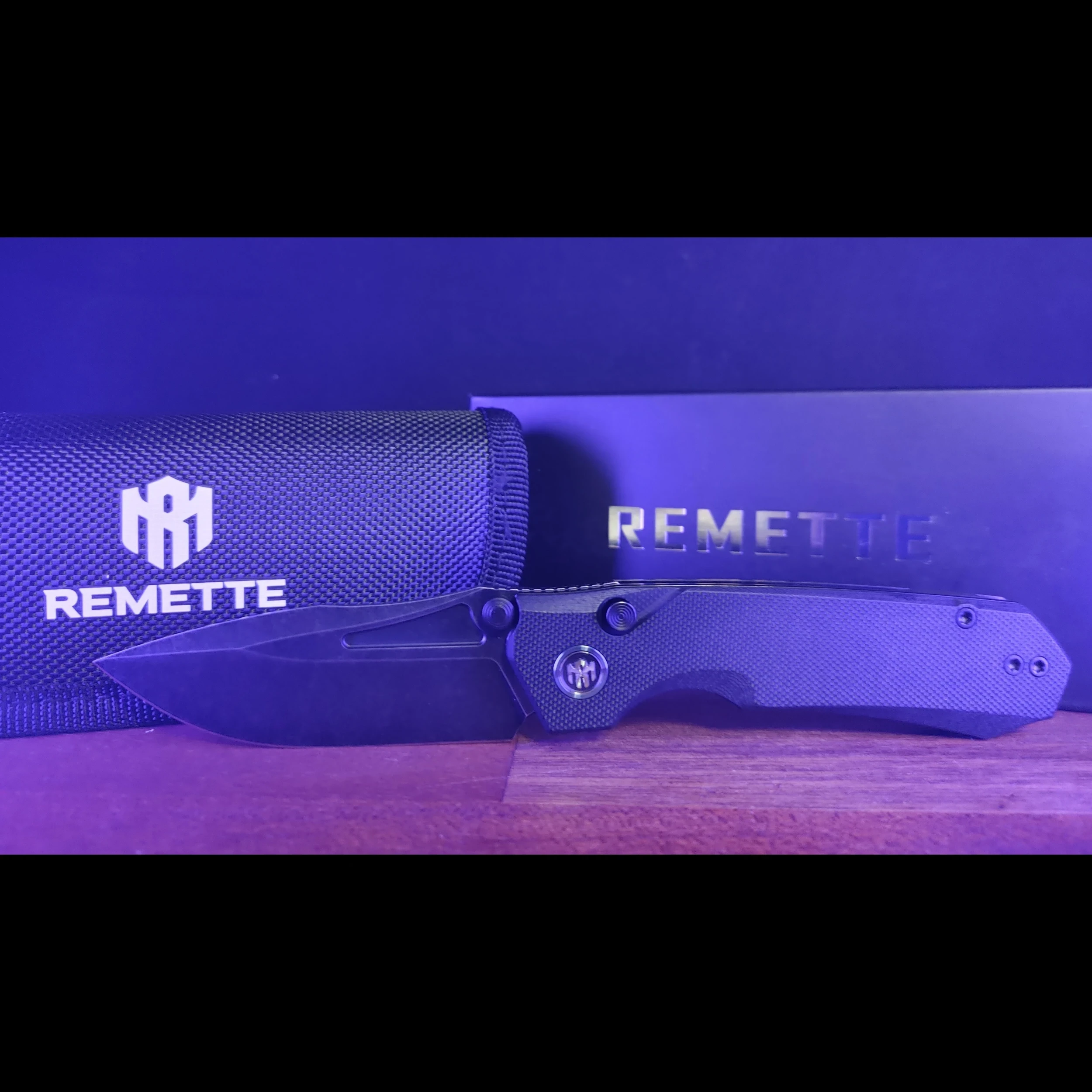 Bladebinge - Remette Rhino - Button Top Liner Lock -Blacked Out D2 and G10