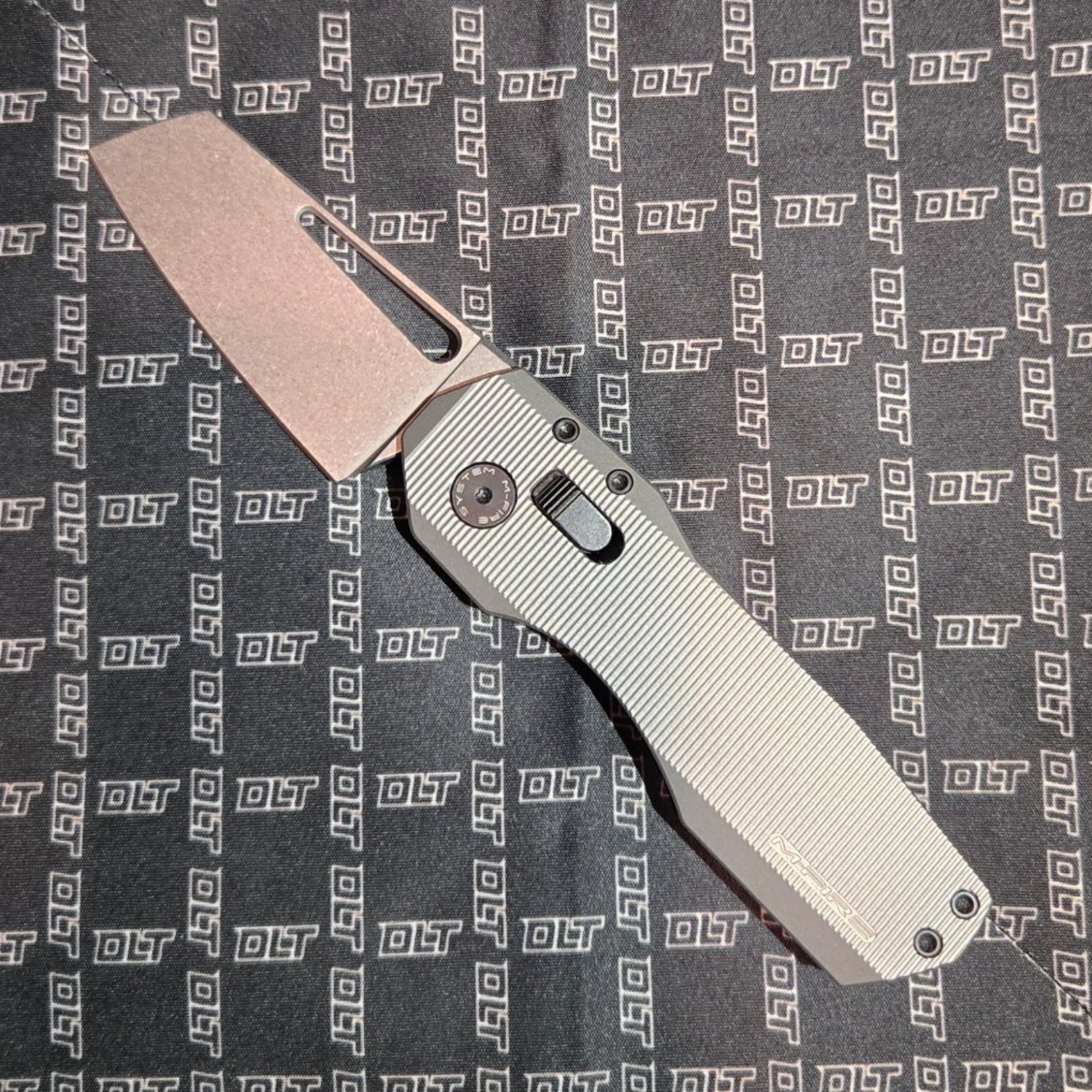 Bladebinge - WINTERBLADE M-FIRE: NATURAL TITANIUM & CARBON FIBER, STONEWASHED VANAX BLADE