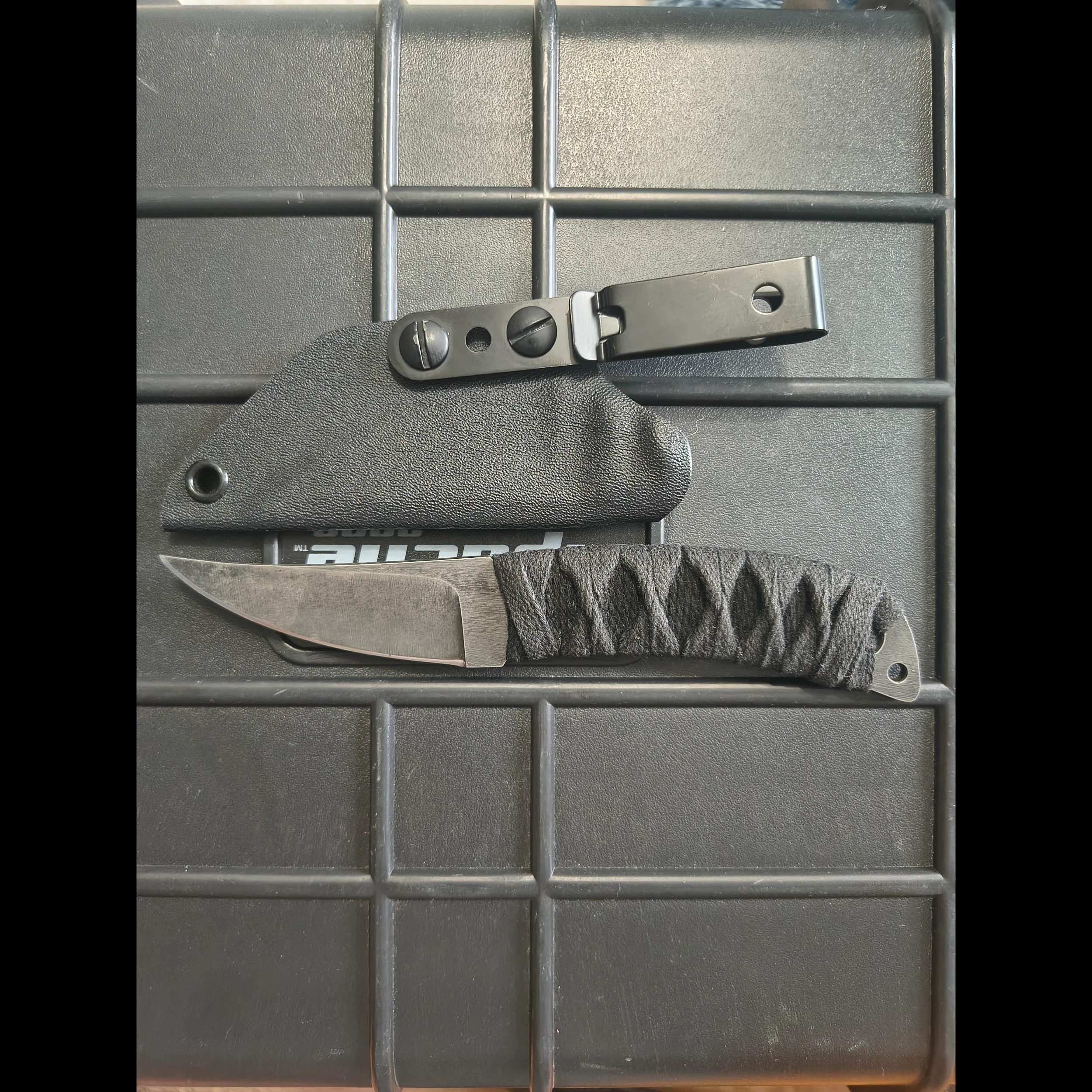 Bladebinge - Creeper knives stalker