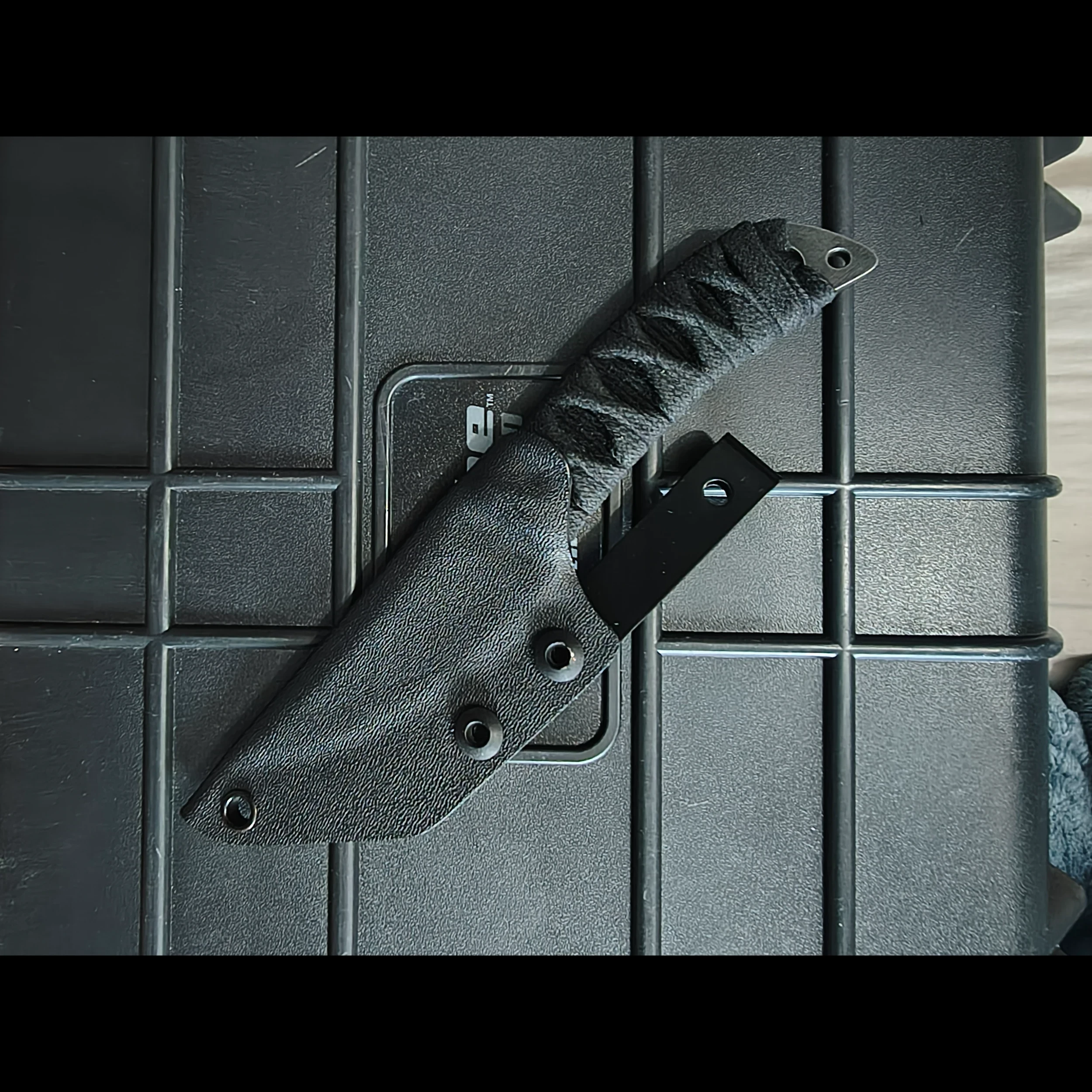 Bladebinge - Creeper knives stalker