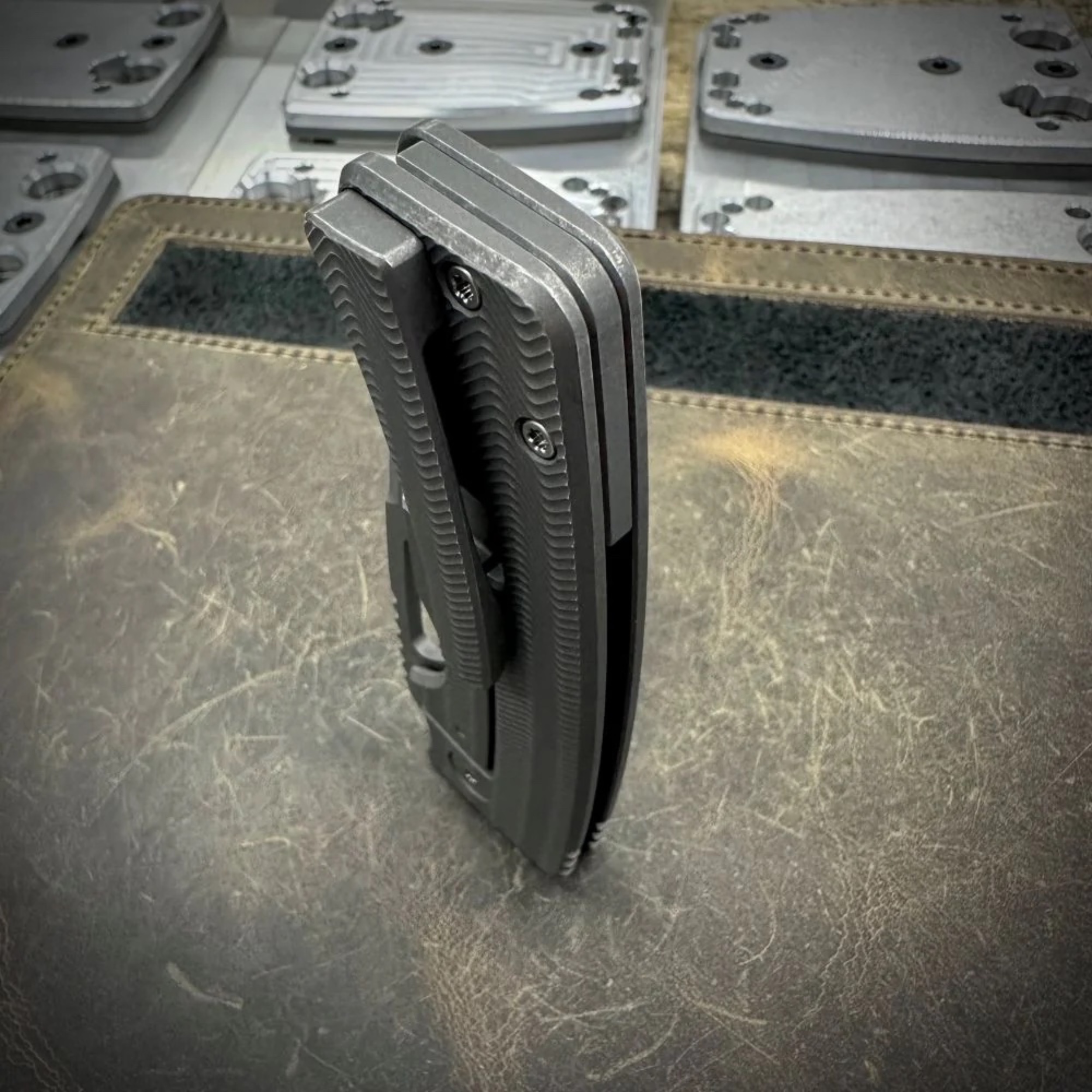 Bladebinge - OZ Machine Company Roosevelt XL (Rosie XL) - Zig Zag Milling Ti - Dark SW Vanax