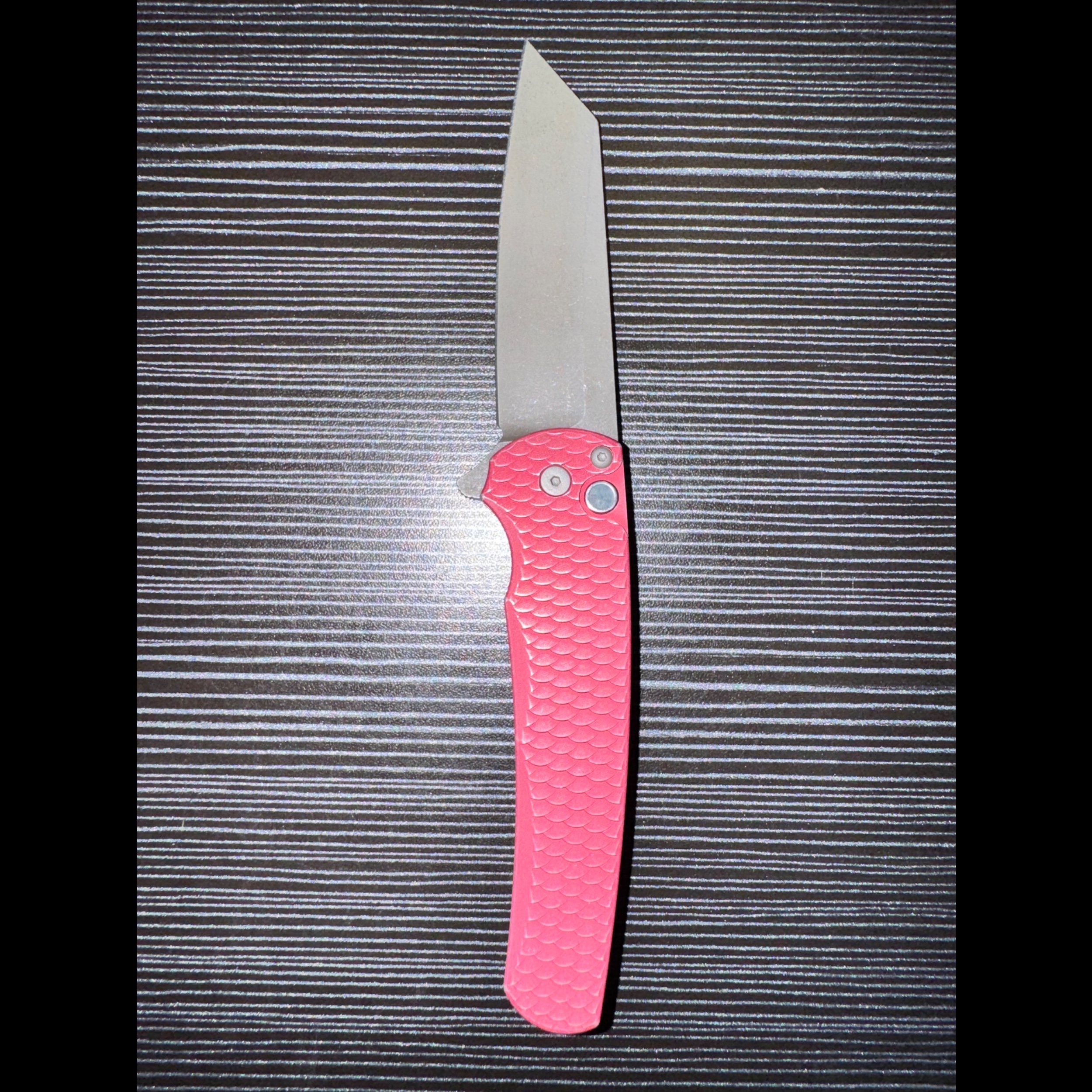 Bladebinge - Pro-tech Malibu Red Dragon Scale Handle Acid Wash Magnacut ...