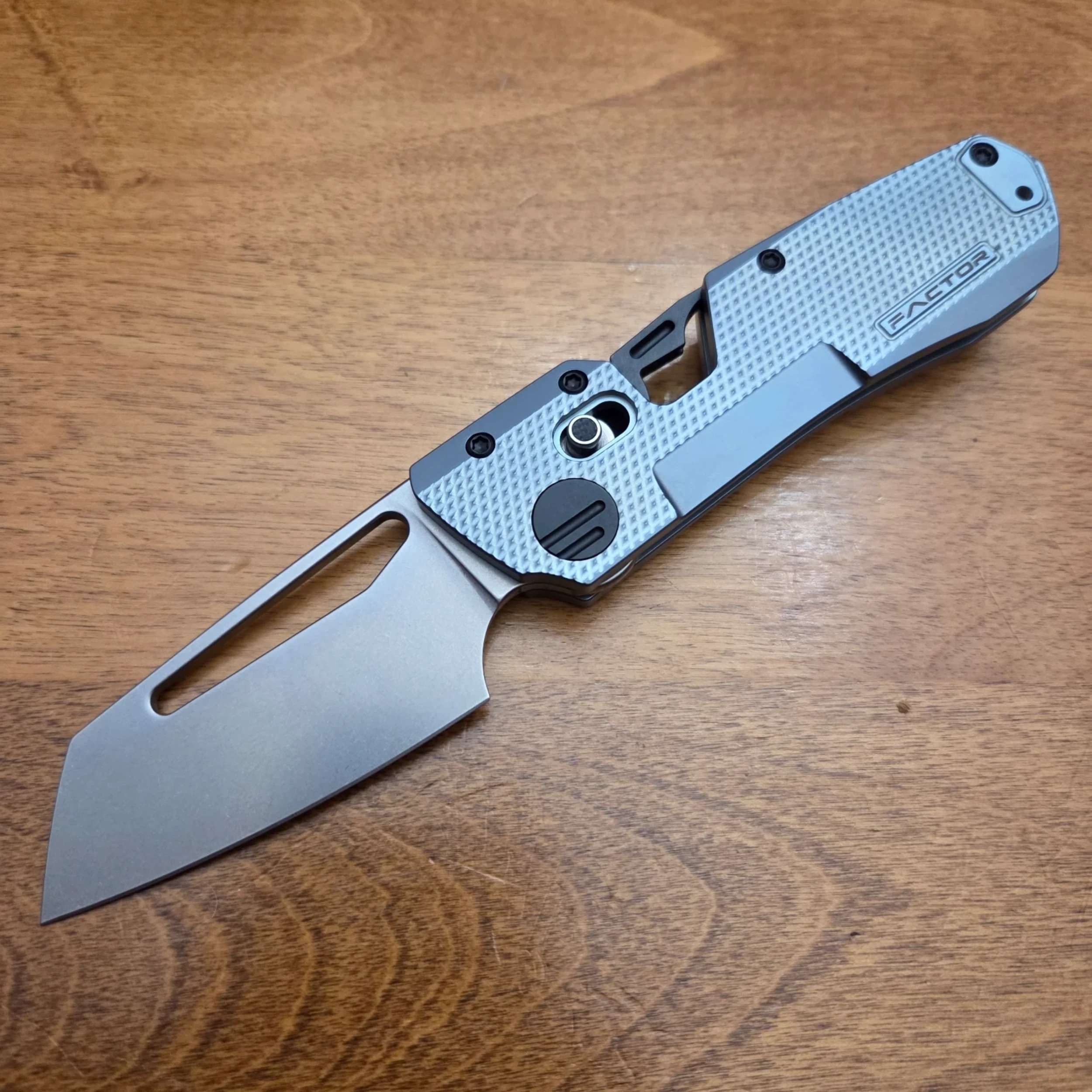 Bladebinge - Winterblade Factor B4 - Ice blue Titanium