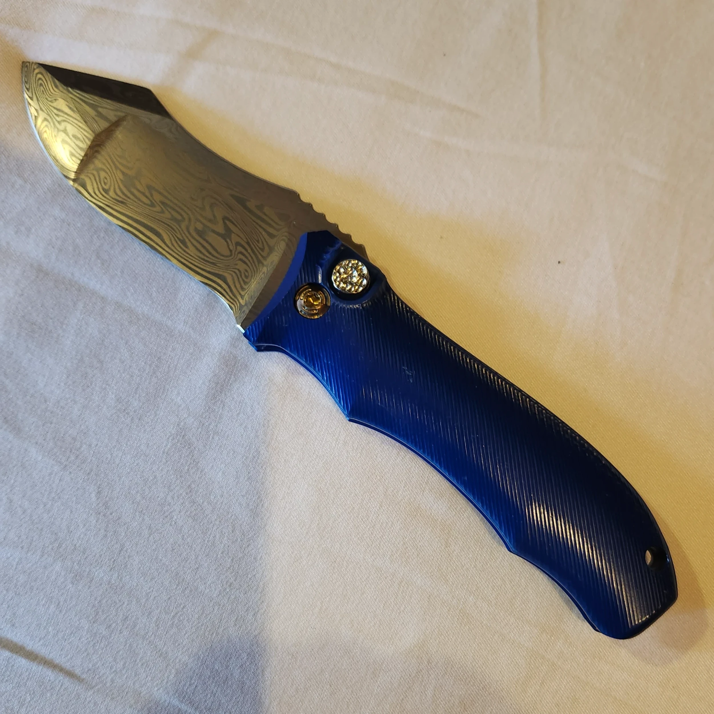 Bladebinge - Gary Saoirse button lock folder