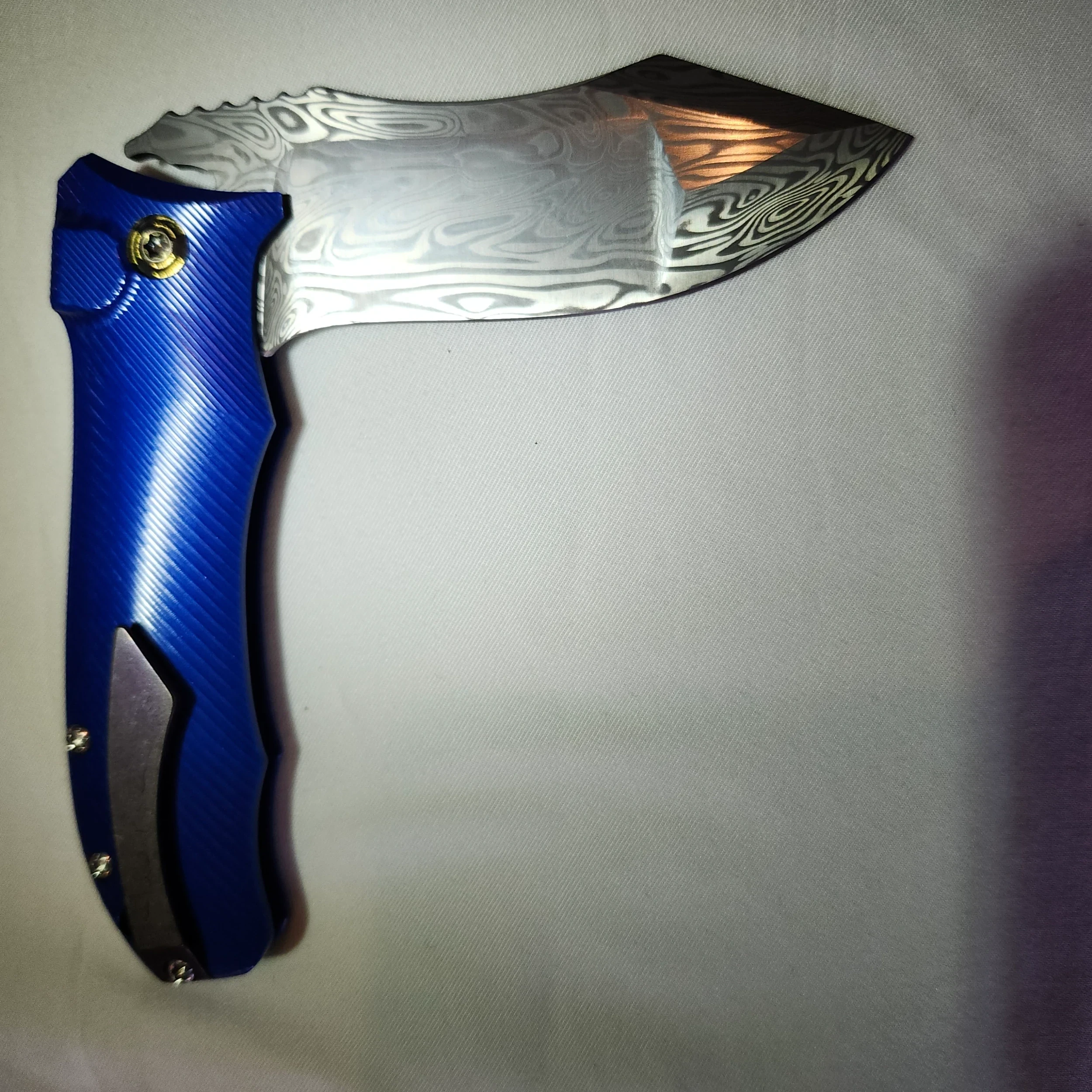 Bladebinge - Gary Saoirse button lock folder