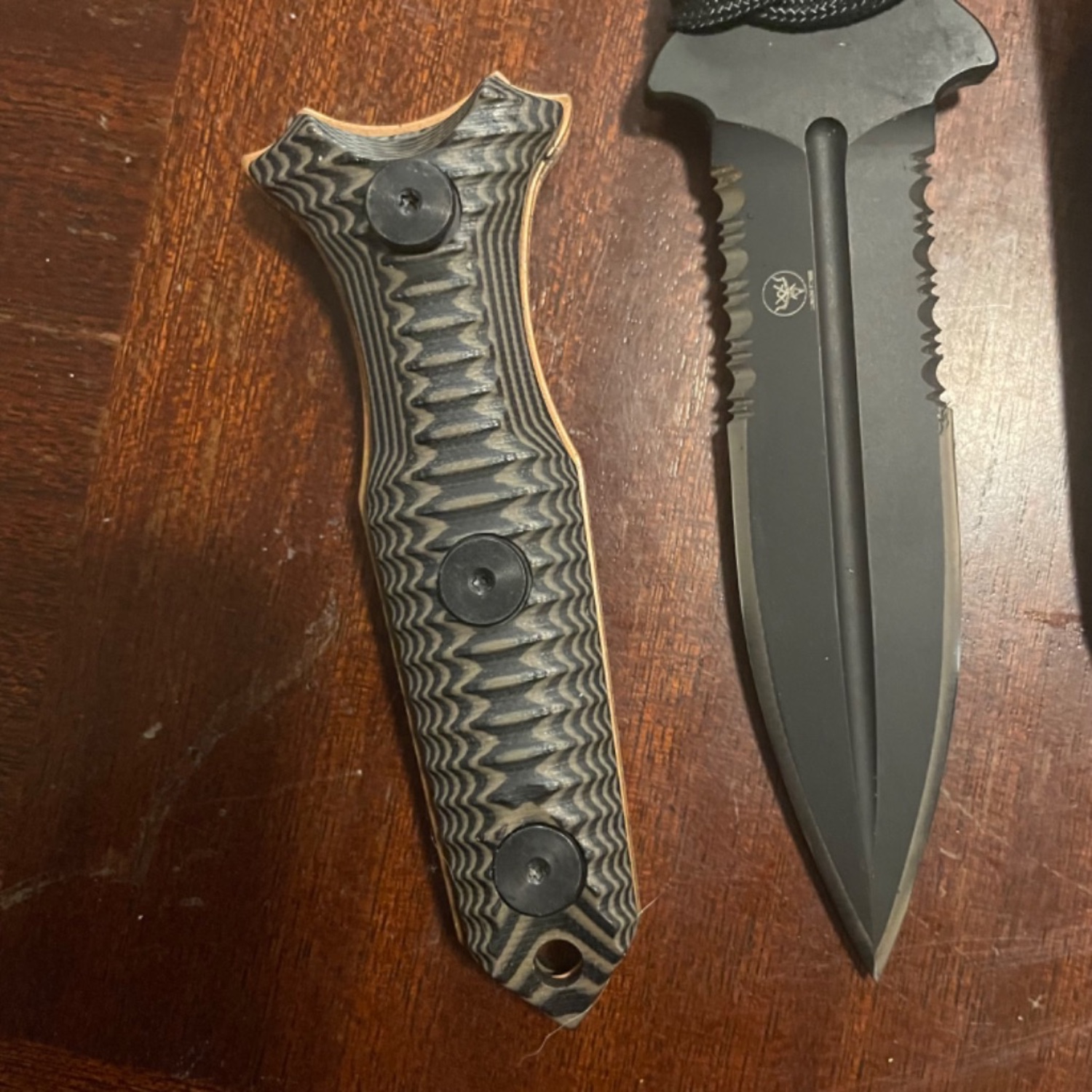 Bladebinge - Unknown Maker - Double Edged Serrated Dagger