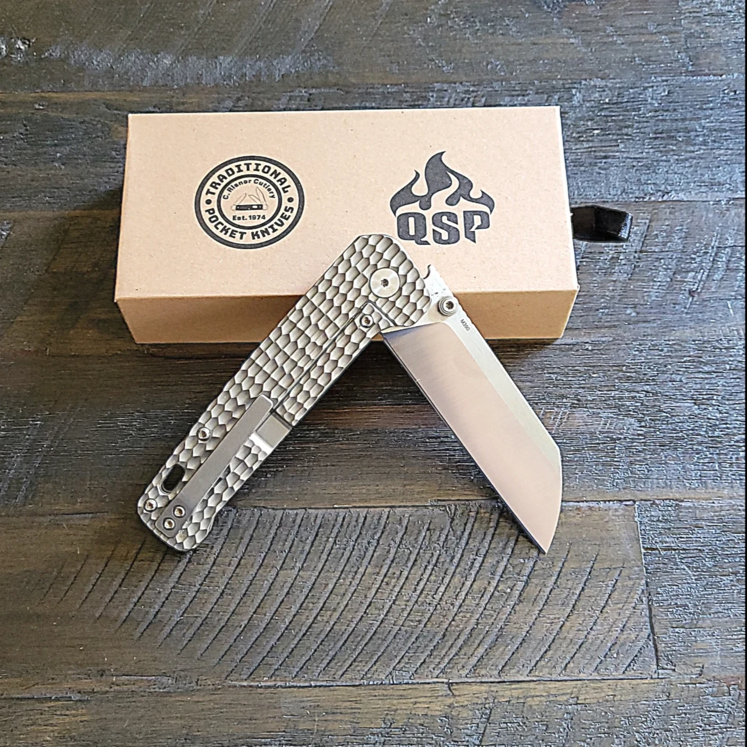 Bladebinge - QSP Penguin Plus Knife QS130XL, Gray Jigged Titanium M390 ...