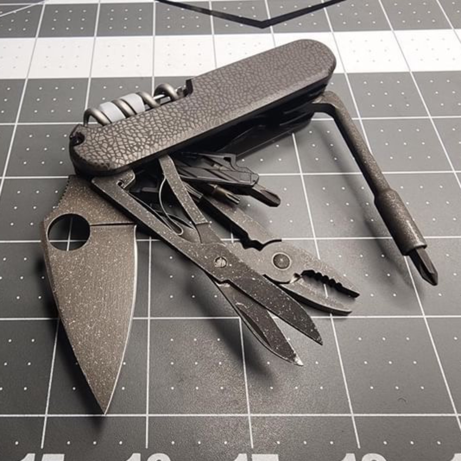 Bladebinge - Fit 2 Survive Custom SAK