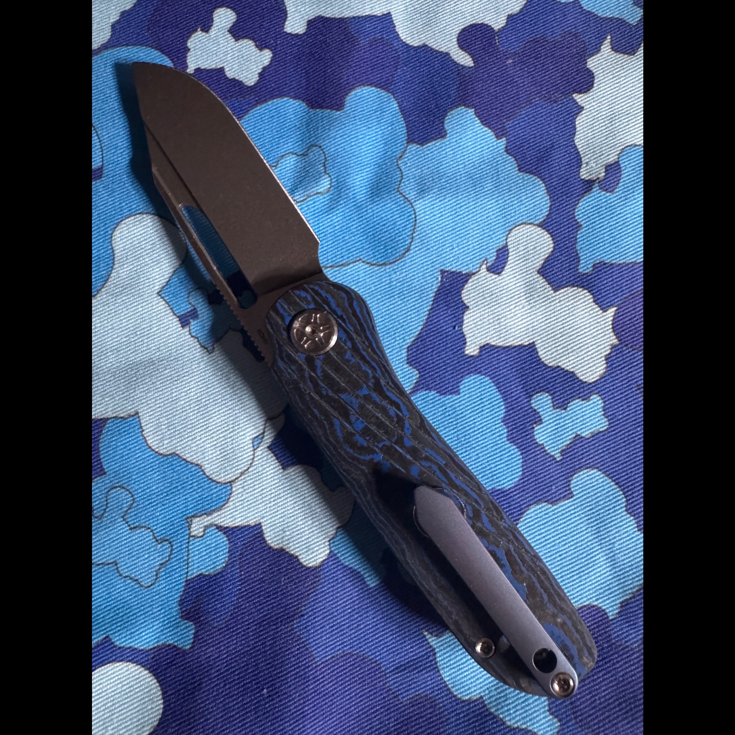 Bladebinge - Tempest Knives Tornado Electric Blue CF