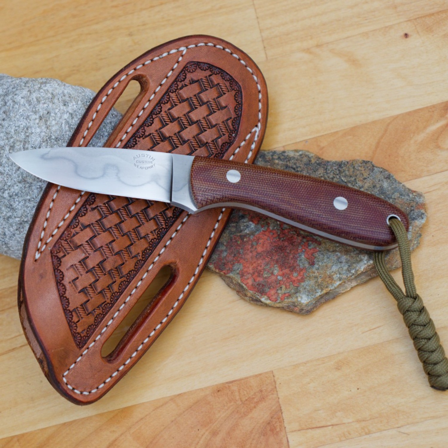 Bladebinge - Austin Custom Weaponry Fixed blade custom with a pancake leather sheath