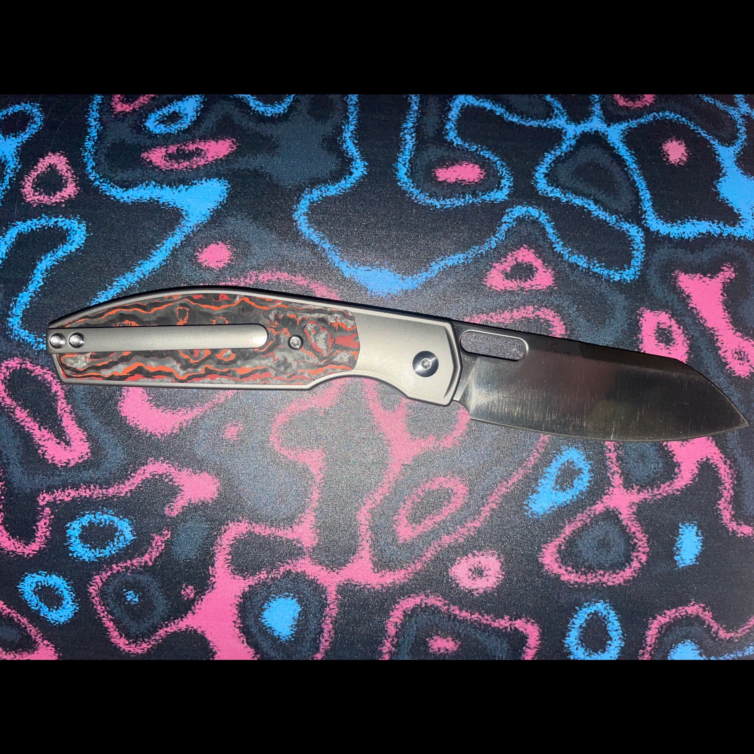 Bladebinge - Pyrite red and black fat carbon inlay w s90v blade