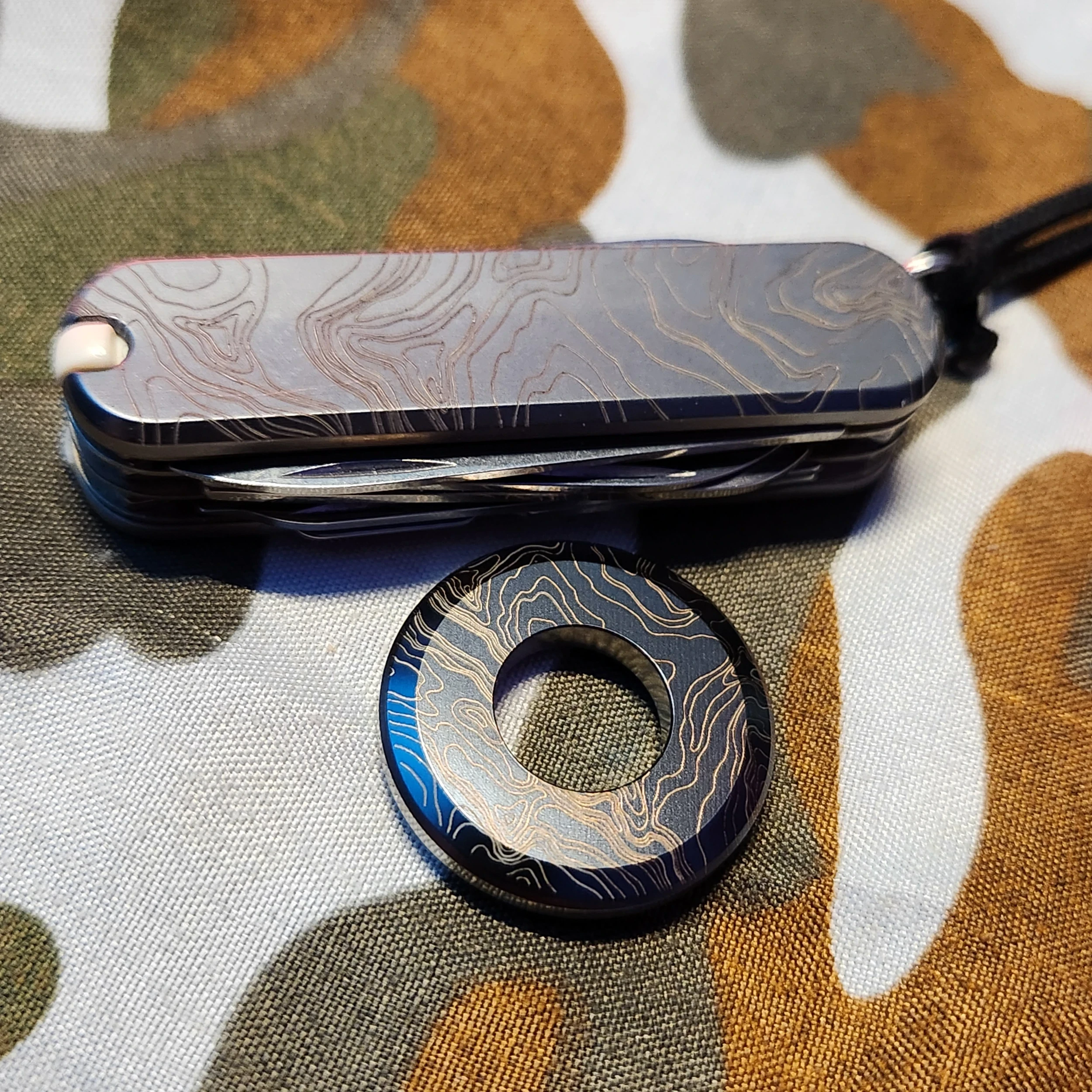 Bladebinge - Swiss Army Minichamp w/ Ti-topo scales and bead
