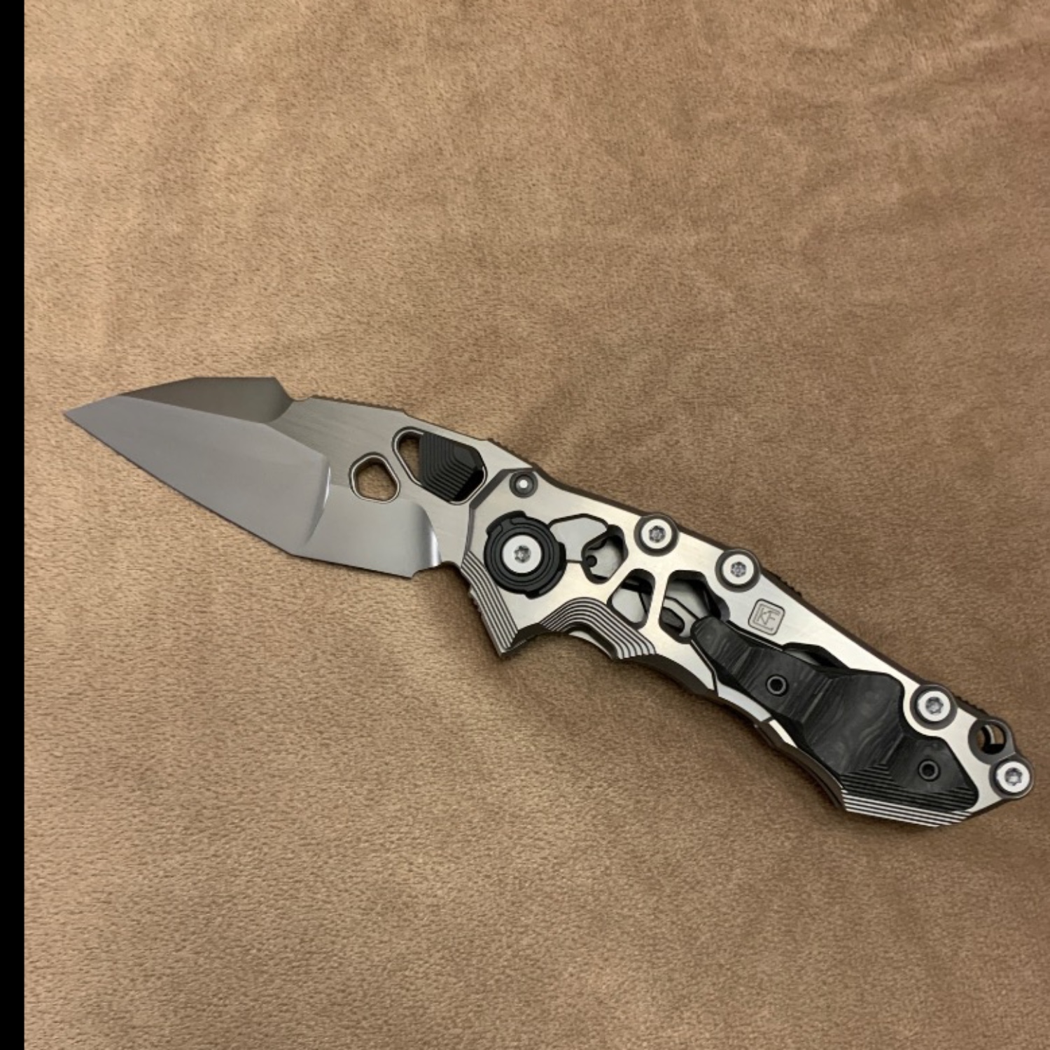 Bladebinge - Custom Knife Factory Traktor