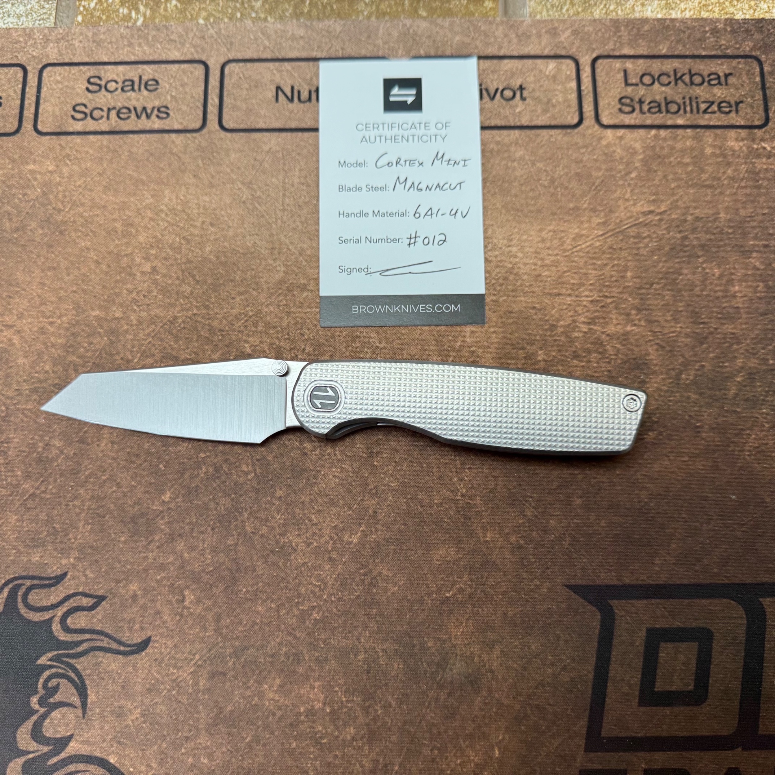 Bladebinge - Brown Knives Cortex Mini #012