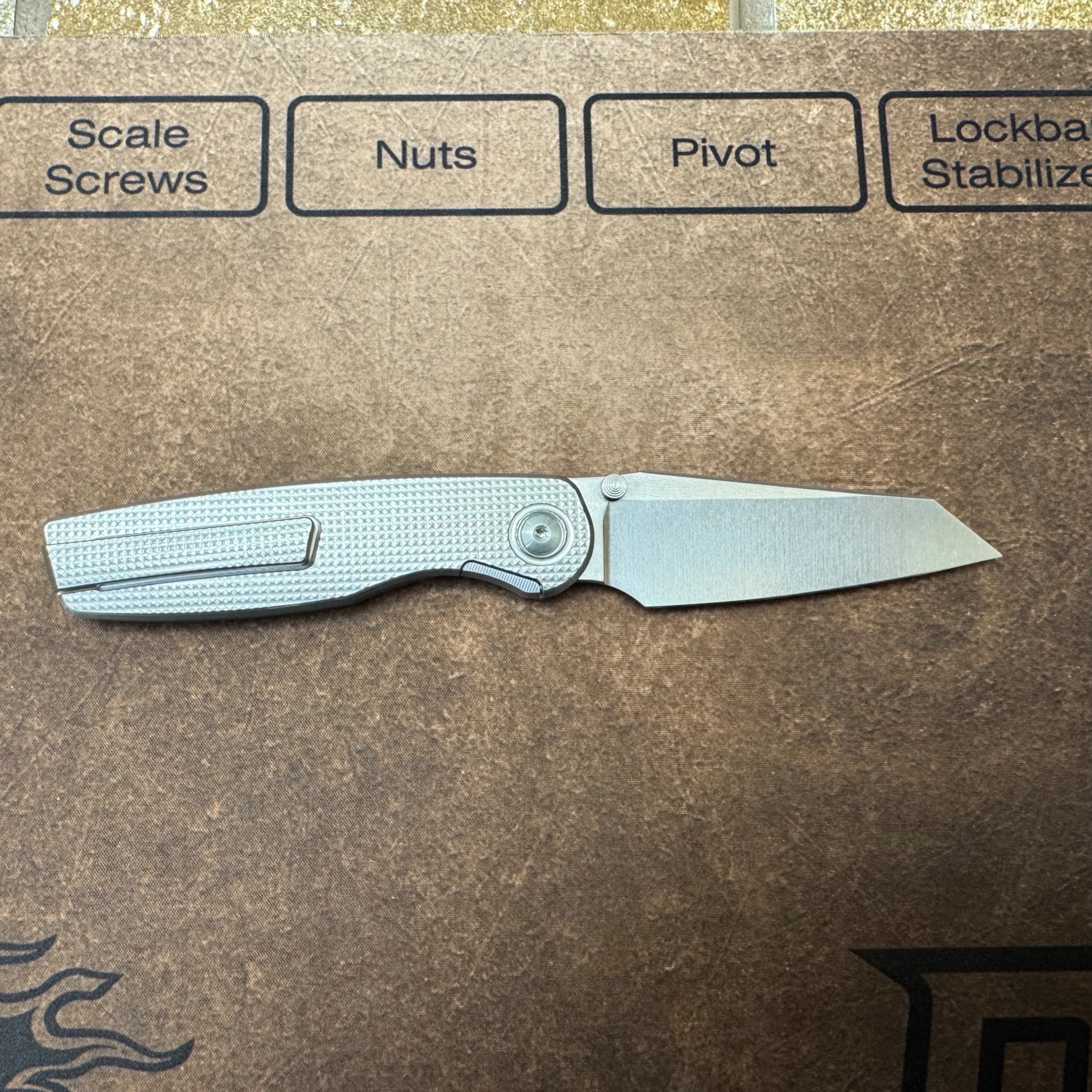 Bladebinge - Brown Knives Cortex Mini #012
