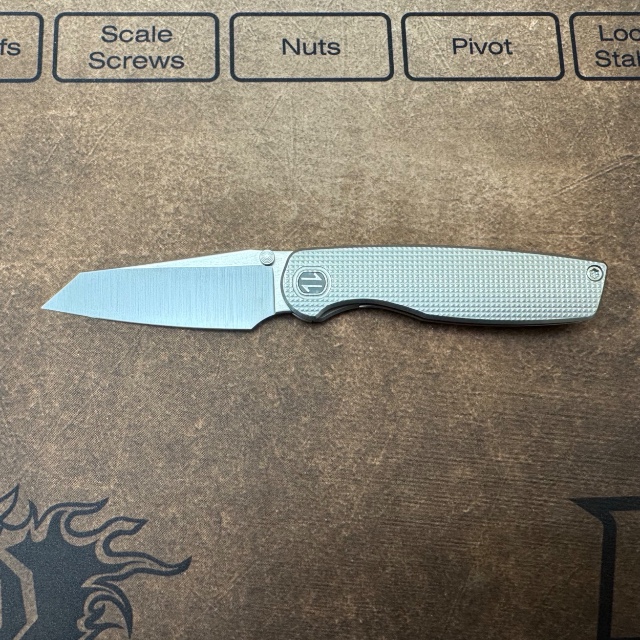 Bladebinge - Brown Knives Cortex Mini #012