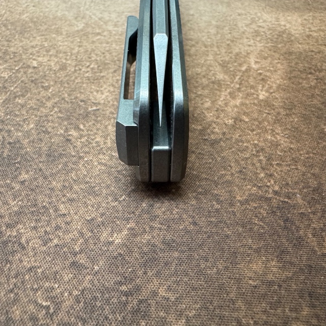 Bladebinge - Brown Knives Cortex Mini #012