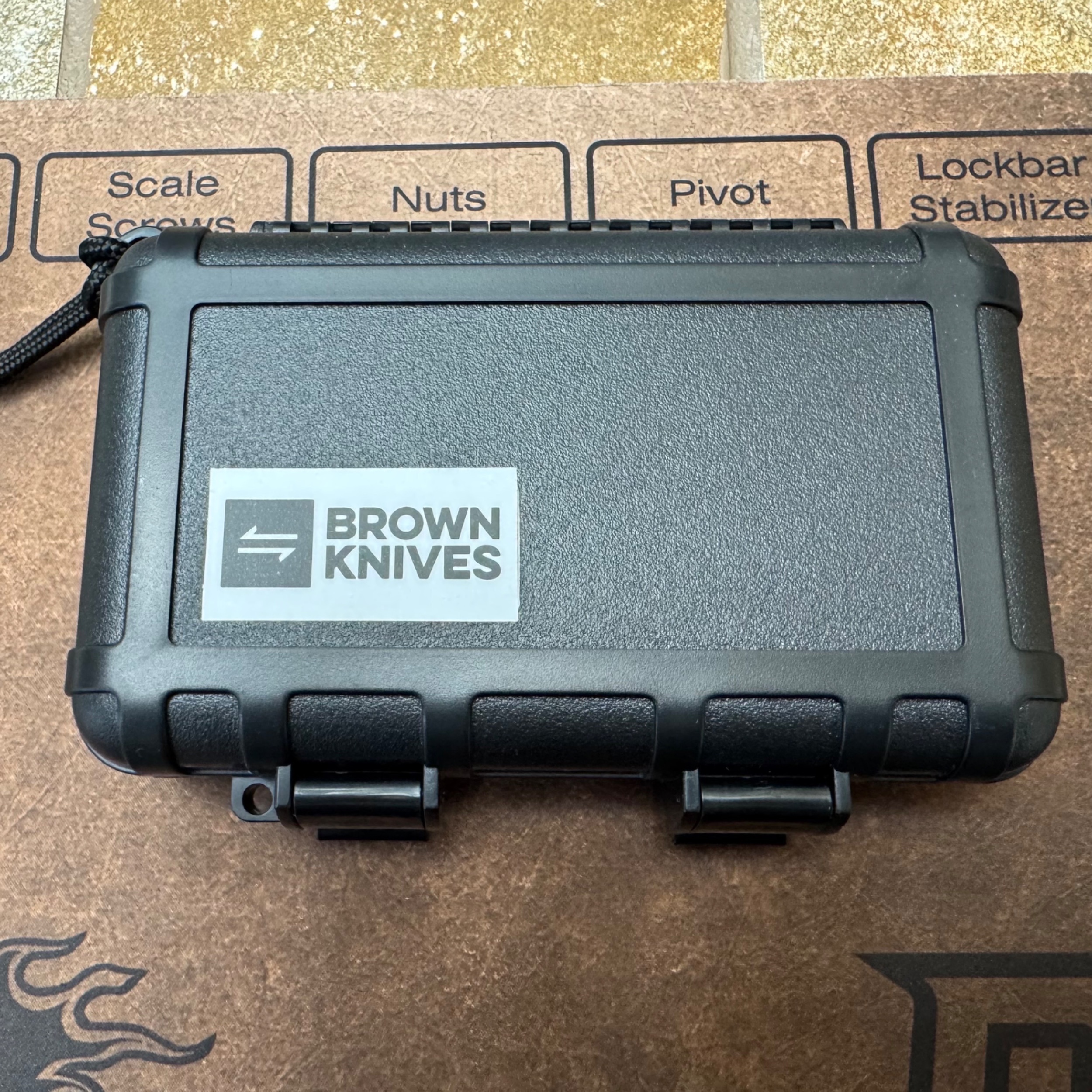 Bladebinge - Brown Knives Cortex Mini #012