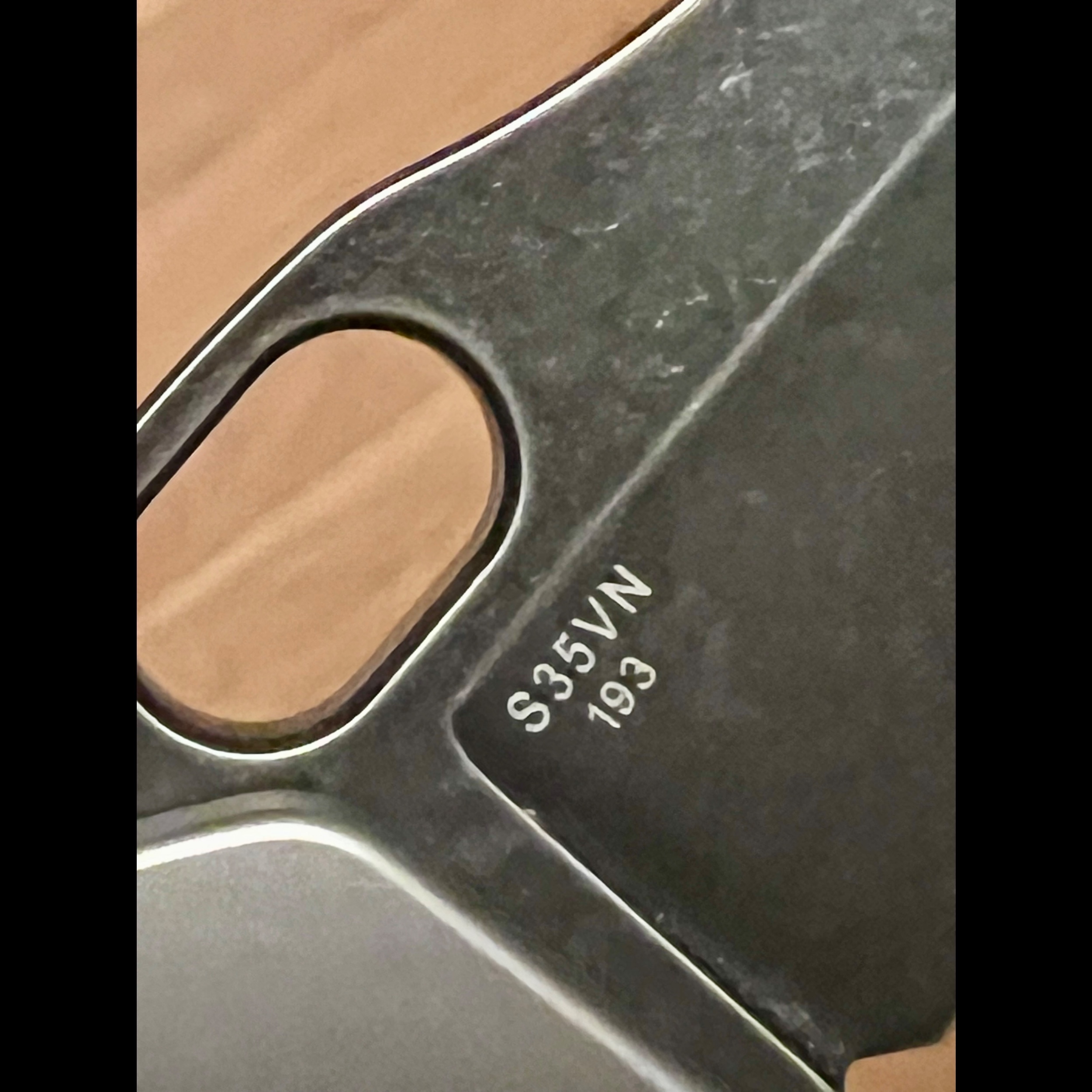 Bladebinge - Red Horse War Pig, S35VN