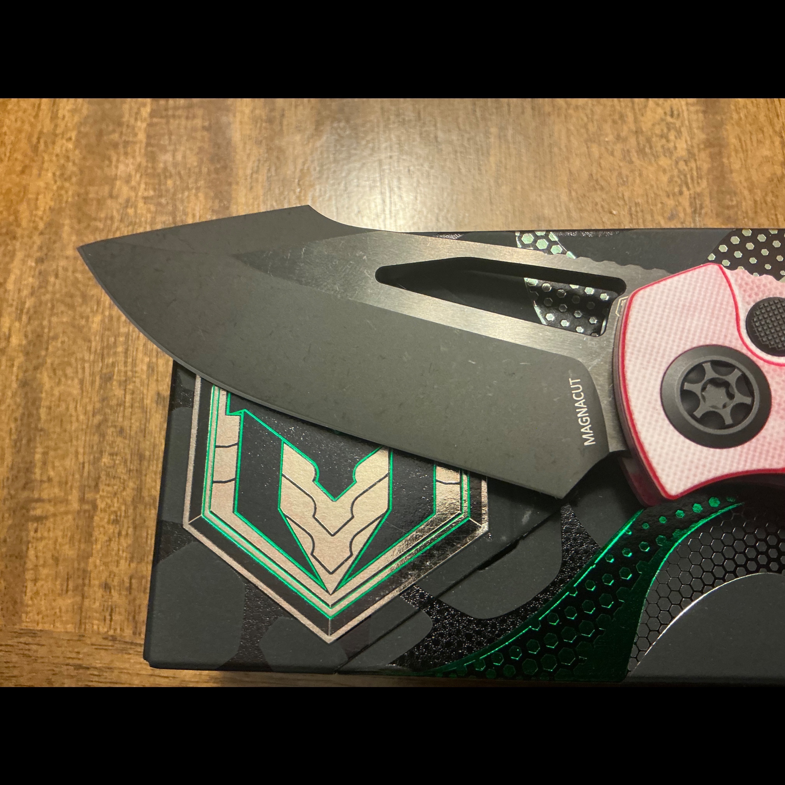Bladebinge - HERETIC KNIVES PARIAH MANUAL DROP POINT DLC CANDY CANE G10 ...