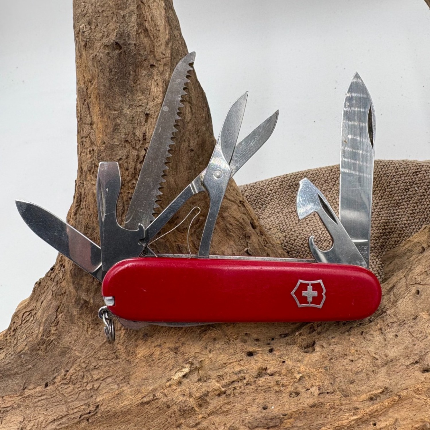 Bladebinge - Victorinox Huntsman 91MM Pocket Knife Swiss Army Red Saw ...