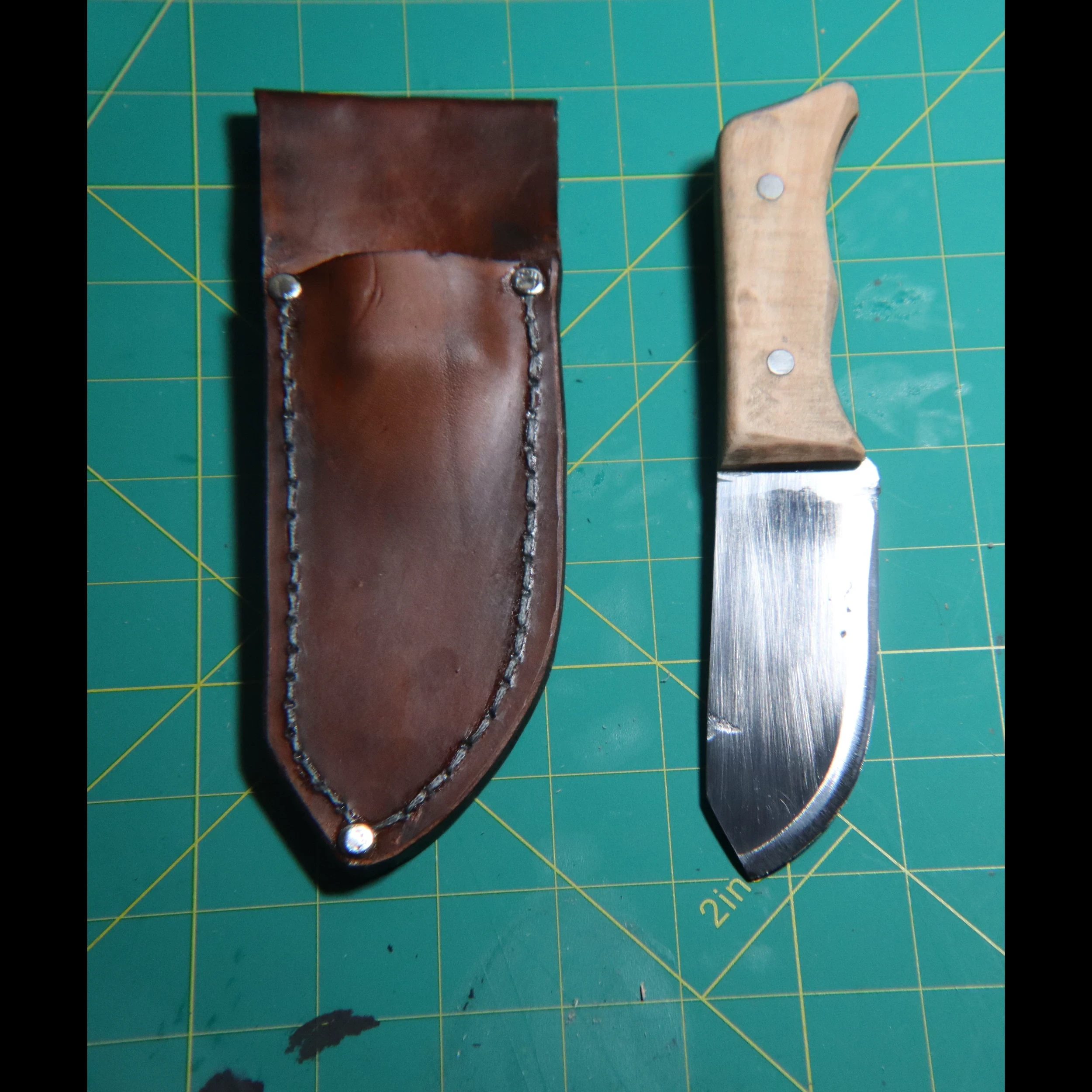 Bladebinge - Hand-Forged 1095 Oak Hunter w/ Welted Leather Sheath