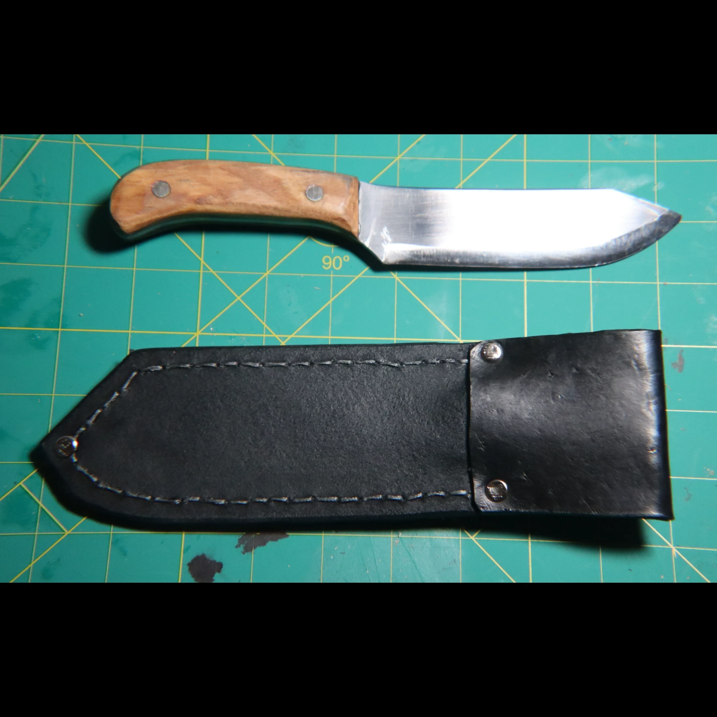 Bladebinge - 1095 Clip Point Hunter – Two-Tone Oak/Walnut w/ Black ...