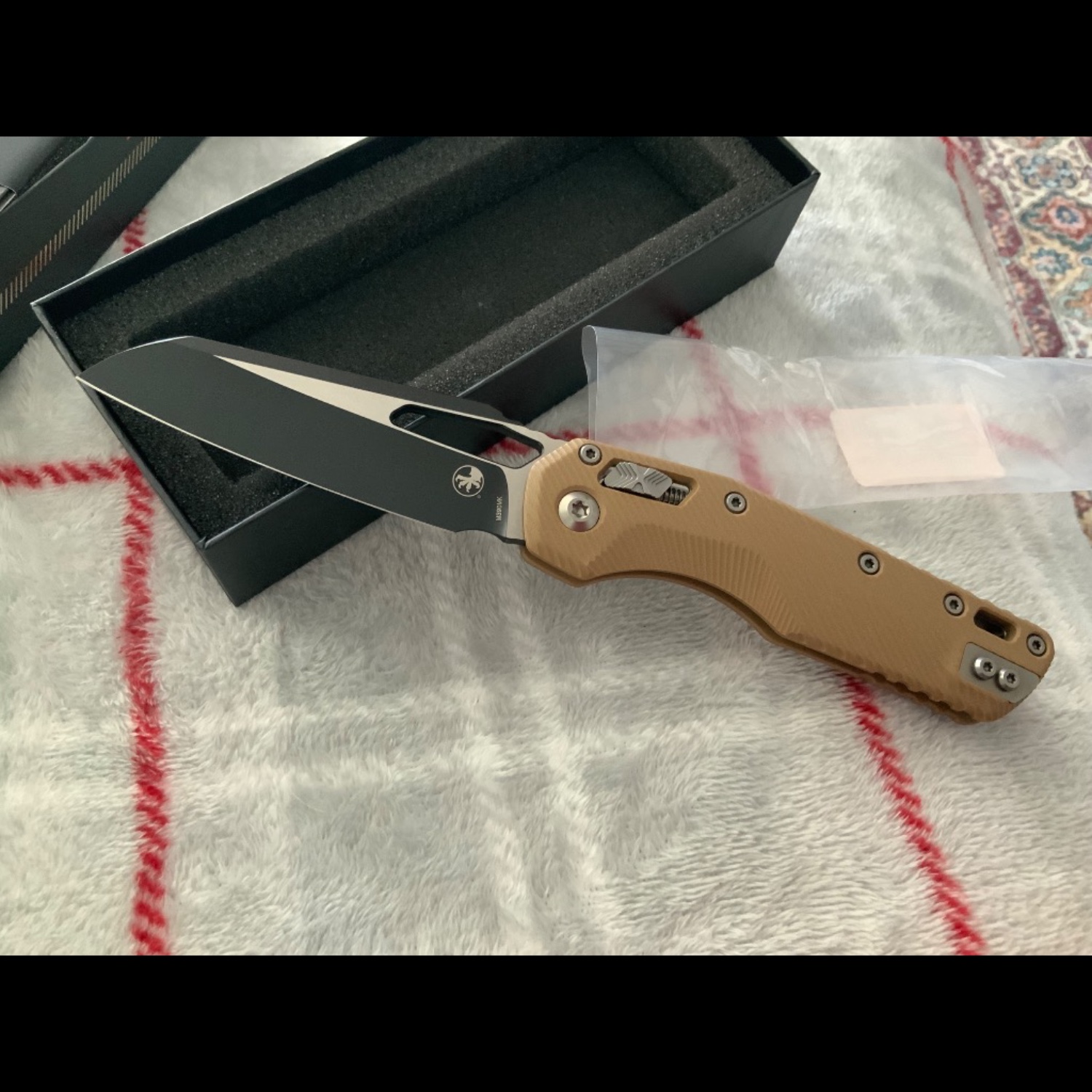 Bladebinge - Microtech M.S.I. Fluted G-10 Tan Straight edge Two tone black blade M390MK