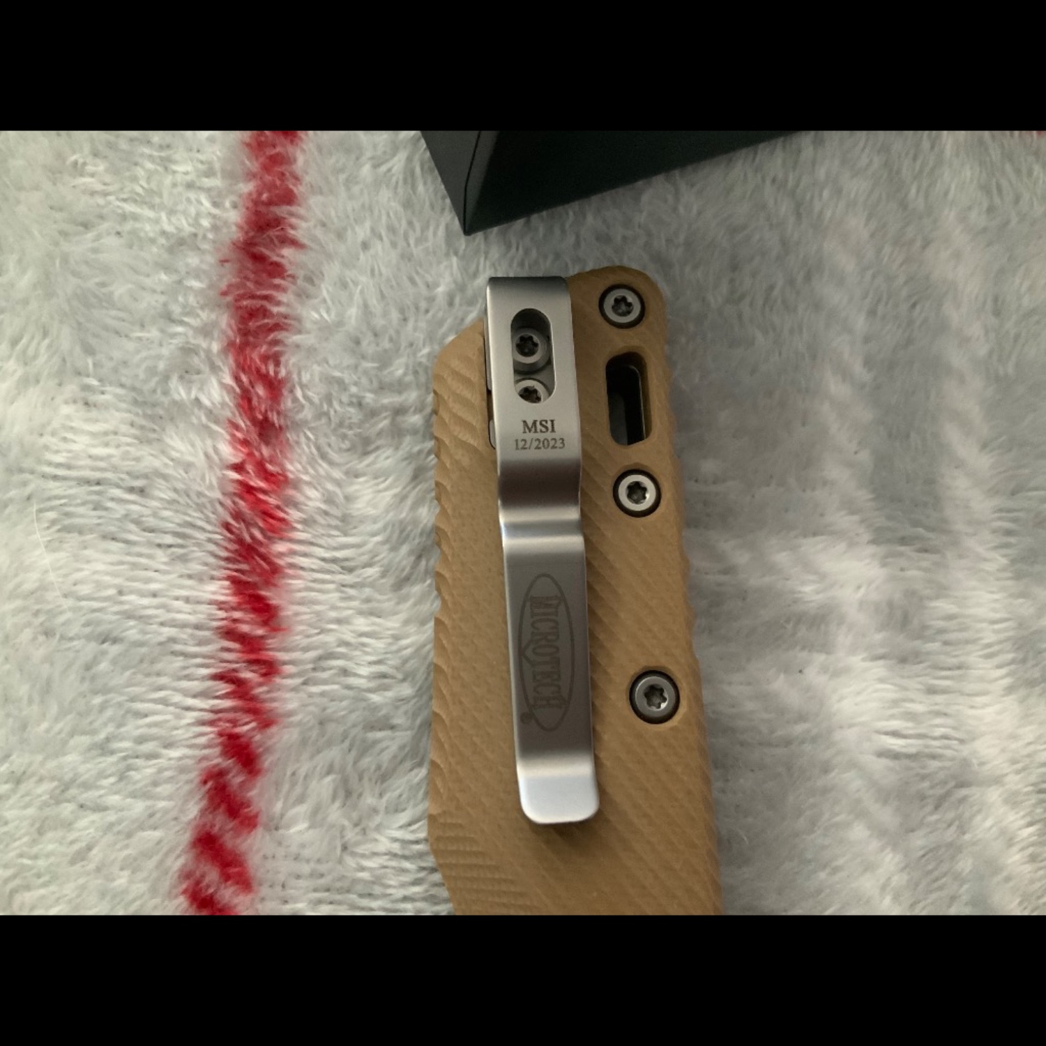 Bladebinge - Microtech M.S.I. Fluted G-10 Tan Straight edge Two tone black blade M390MK