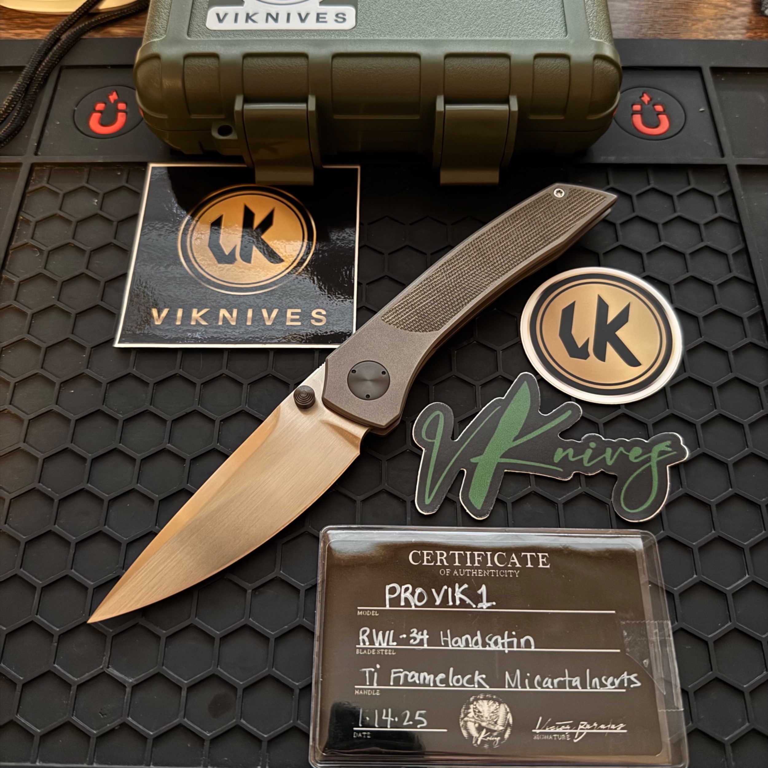 Bladebinge - Victor Barajas (Viknives) - Pro Vik1